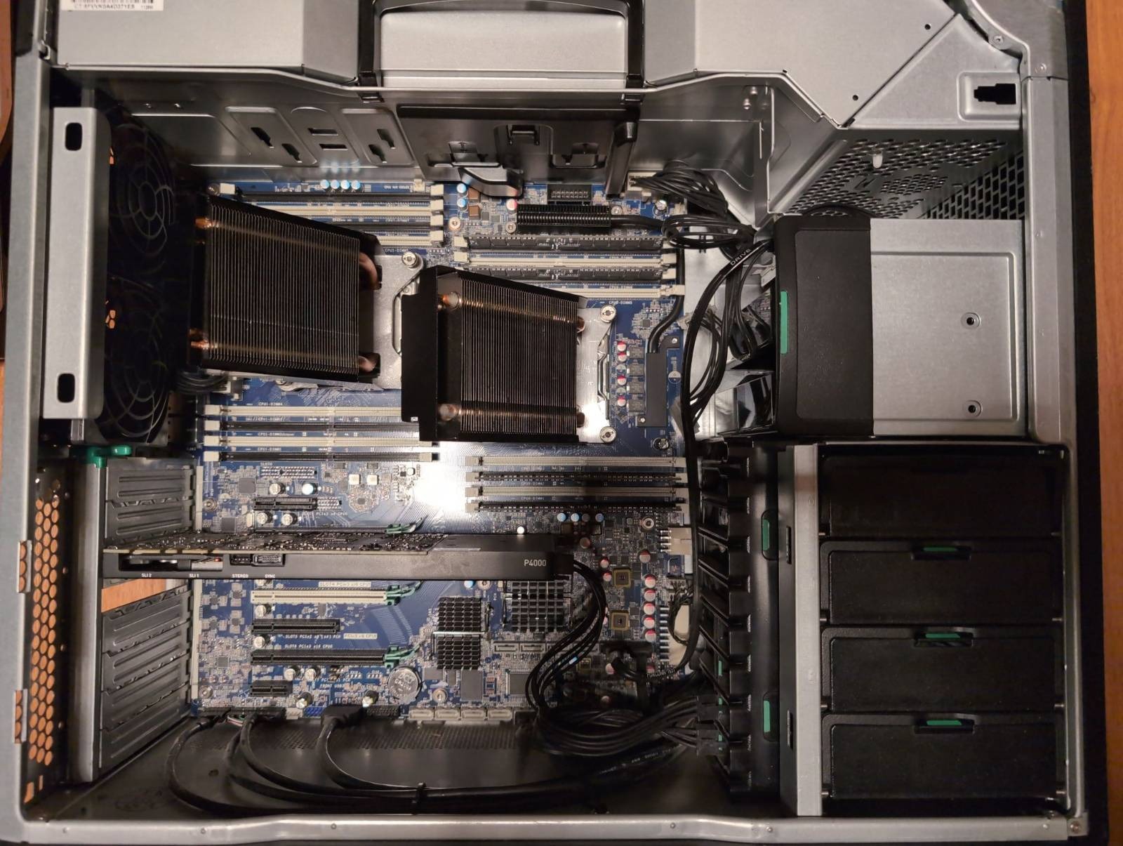 HP Z840 gamer dual proc/128Gb RAM/512 SSD/2XGB Ethernet/ Raid vez ...