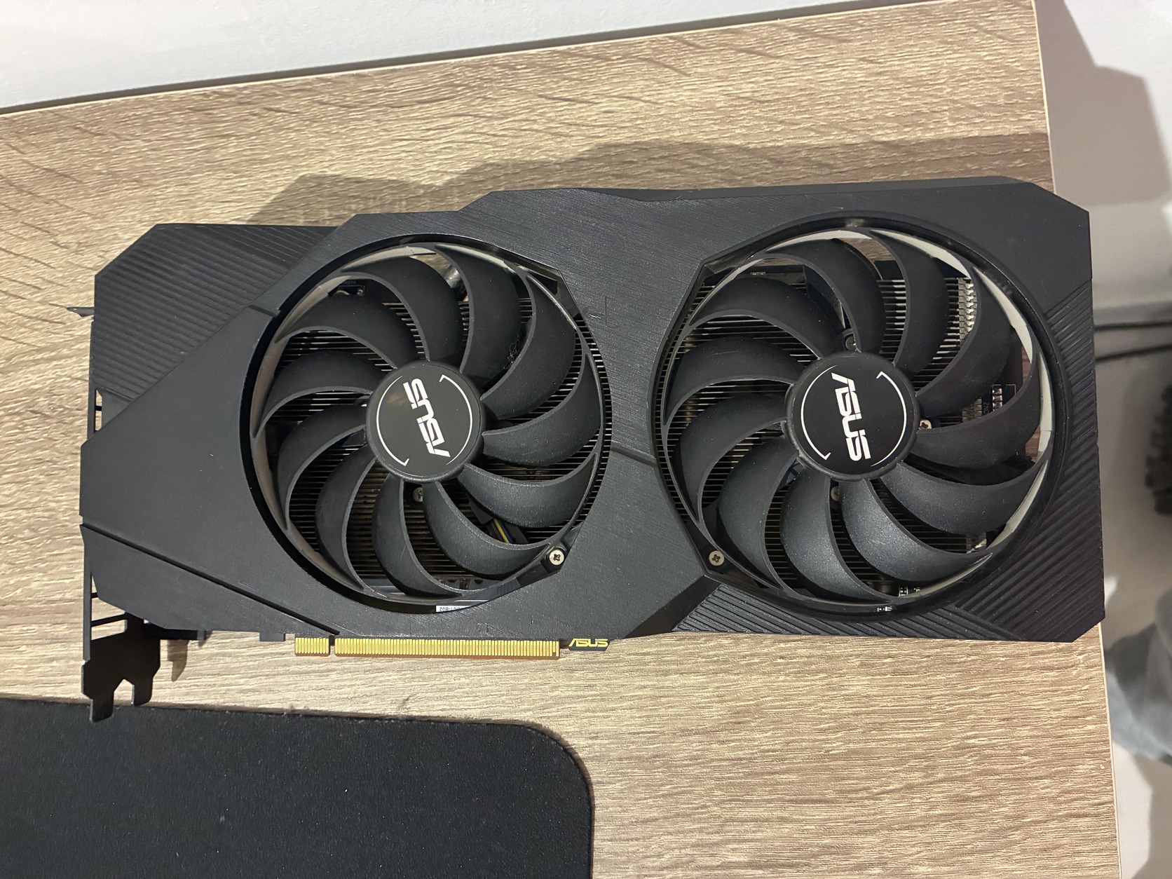 ASUS DUAL RX 5700 8G - HardverApró