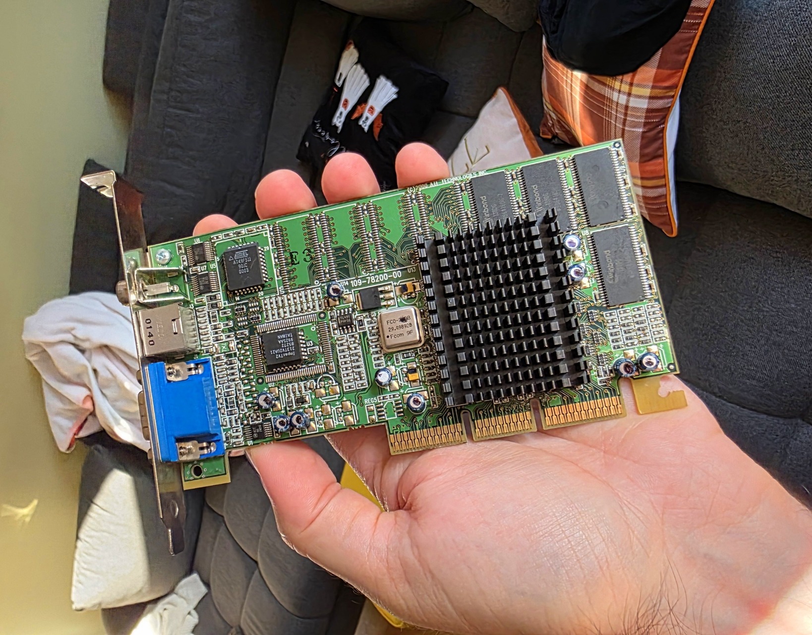 Diamond Speedstar A200/ ATi Rage Fury Pro 32Mb AGP4x / S3 Savage 3D 8Mb ...