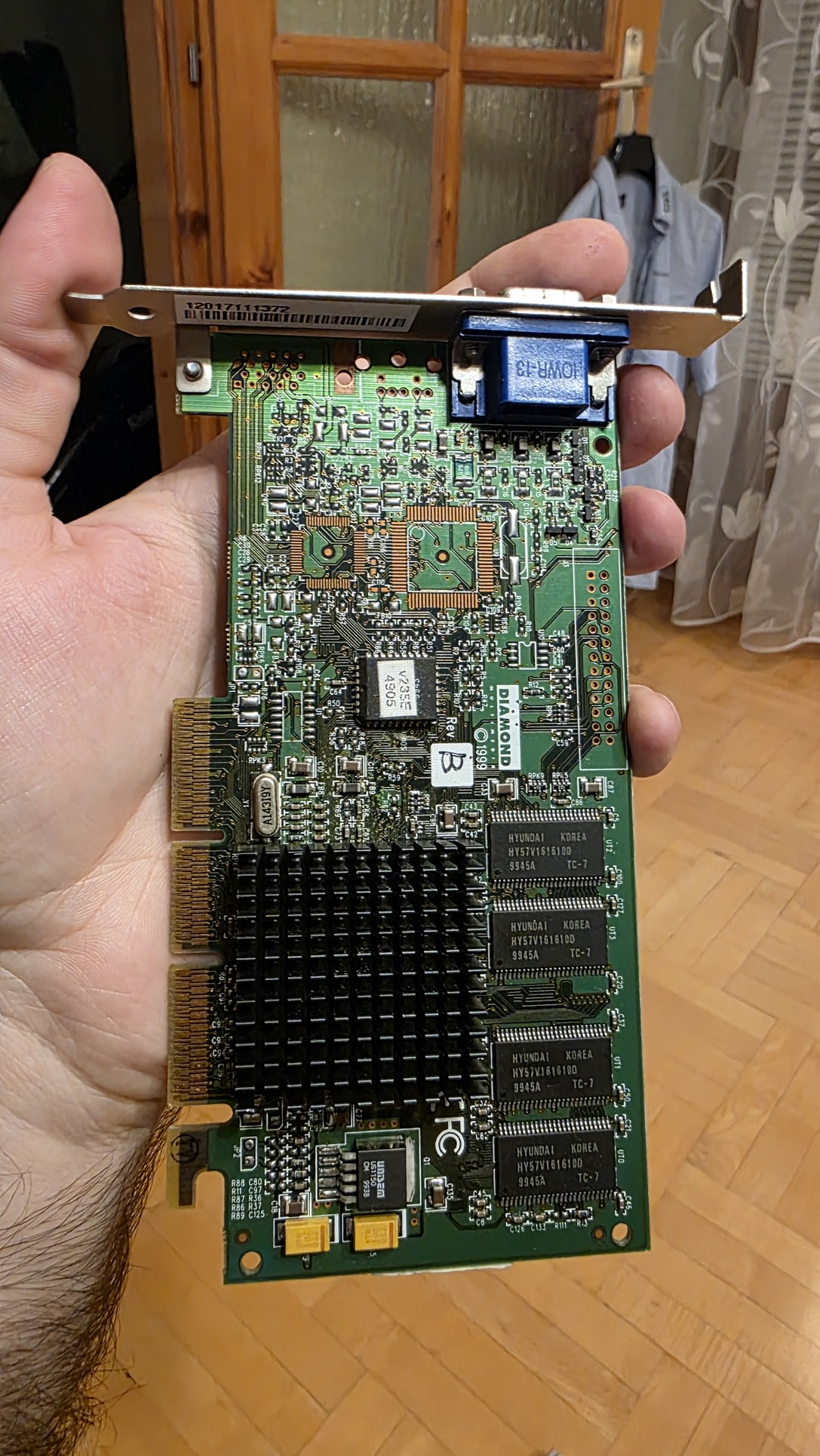 Diamond Speedstar A200/ ATi Rage Fury Pro 32Mb AGP4x / S3 Savage 3D 8Mb ...