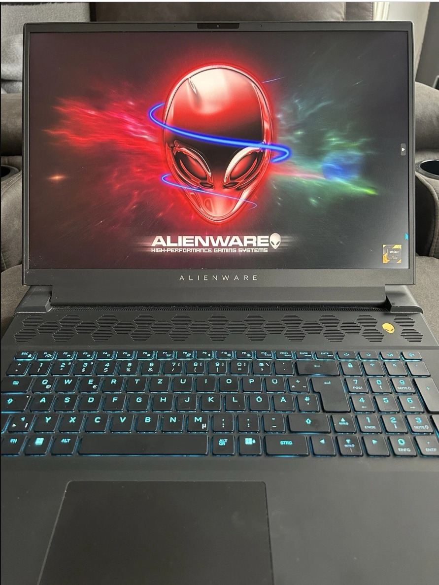 Alienware m18 R1 Gaming Laptop / RTX 4090 16GB 175W / i9-13980HX / 32GB ...