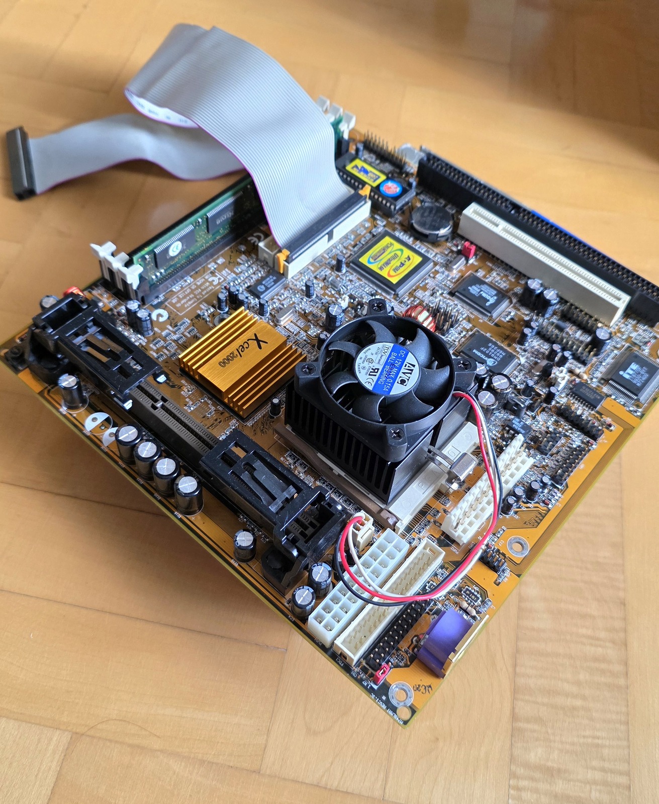 PCChips M748LMRT Slot1/S370 Hybrid Xcel 2000 - HardverApró
