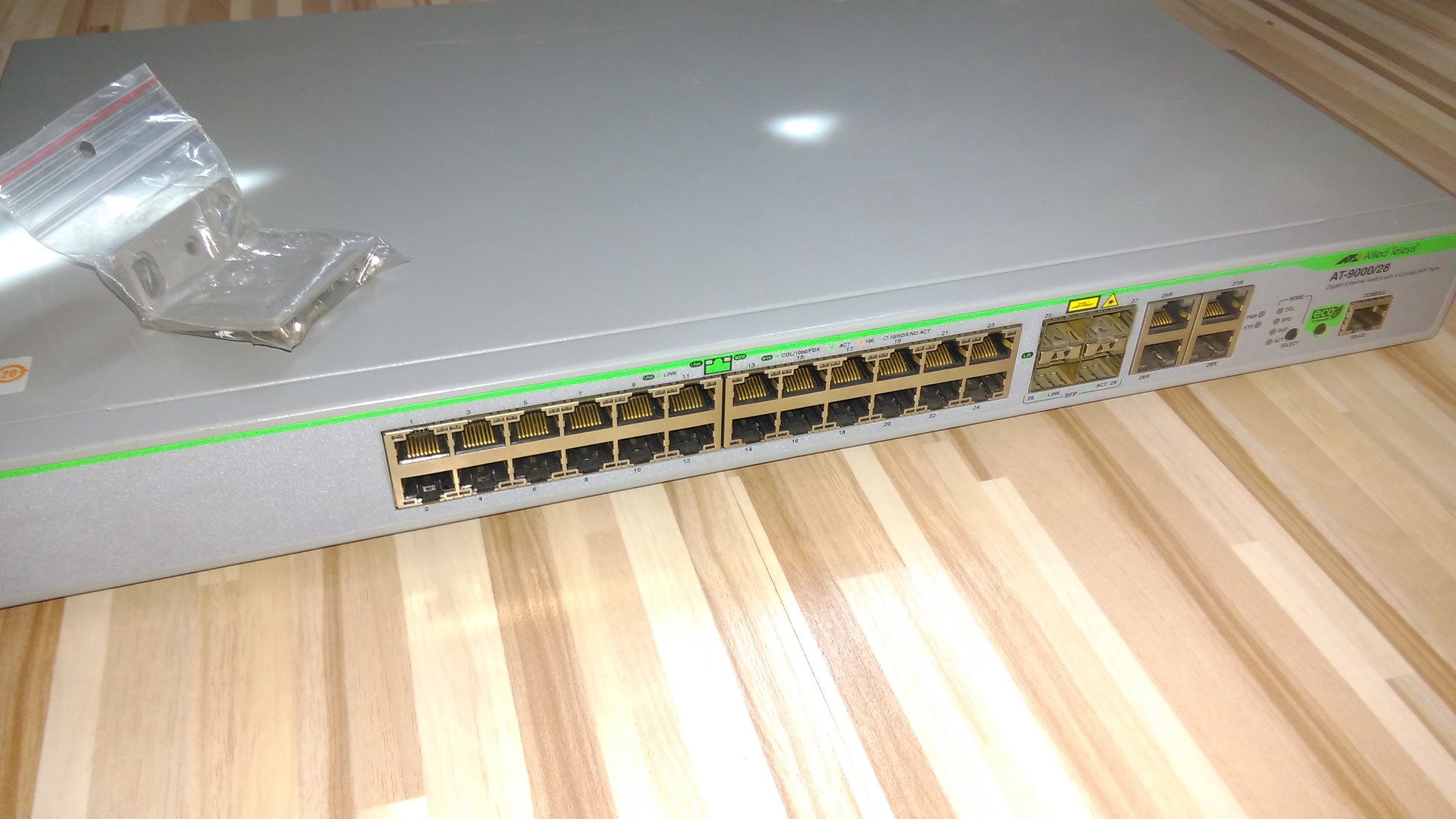 Switch 24 port + 4 SFP port (CLI + GUI management) - HardverApró