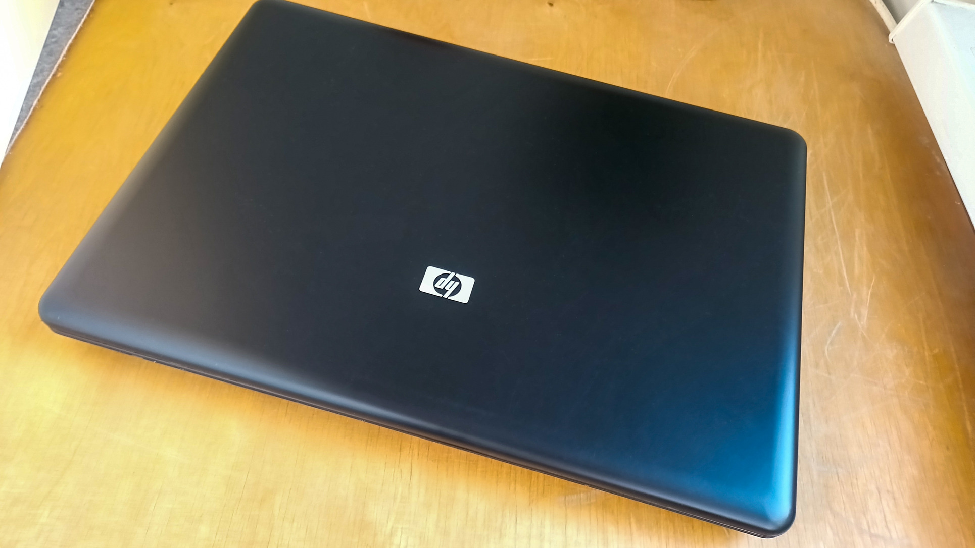 HP Compaq 6830s / 17" / Core 2 Duo T5670 / 2 GB / 250 GB SSD / Ati ...