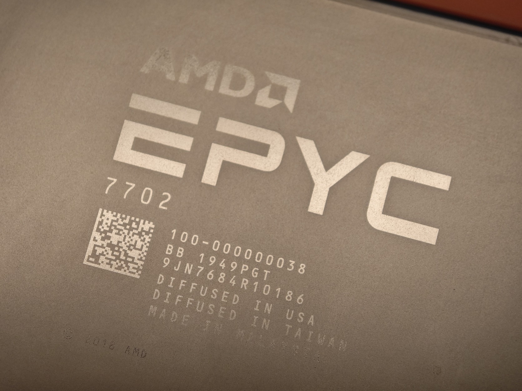 AMD EPYC 7702 / 7B12 processzor (64 mag, 128 szál, 256 MB L3 Cache ...