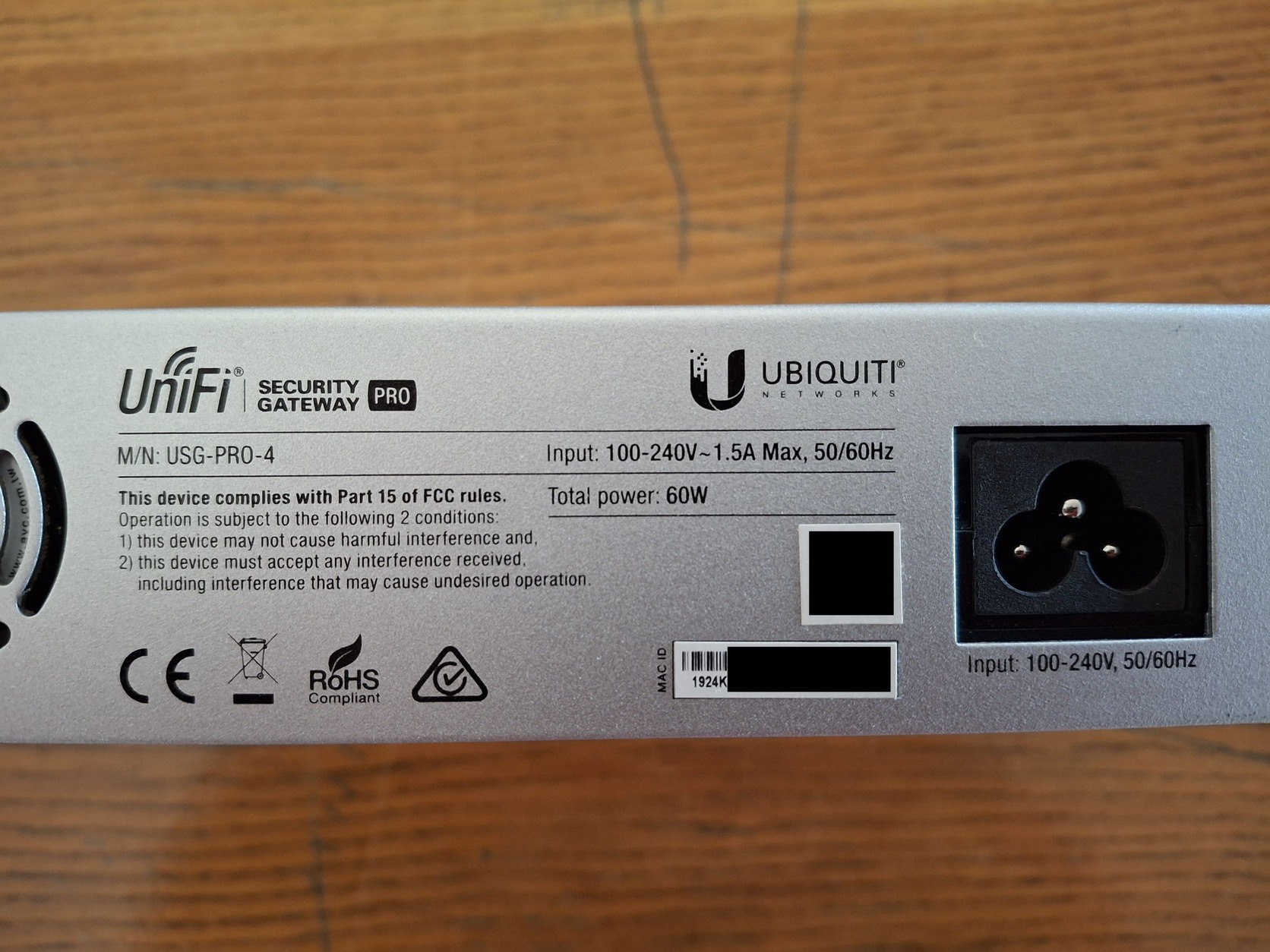 Ubiquiti USG-Pro 4 - HardverApró