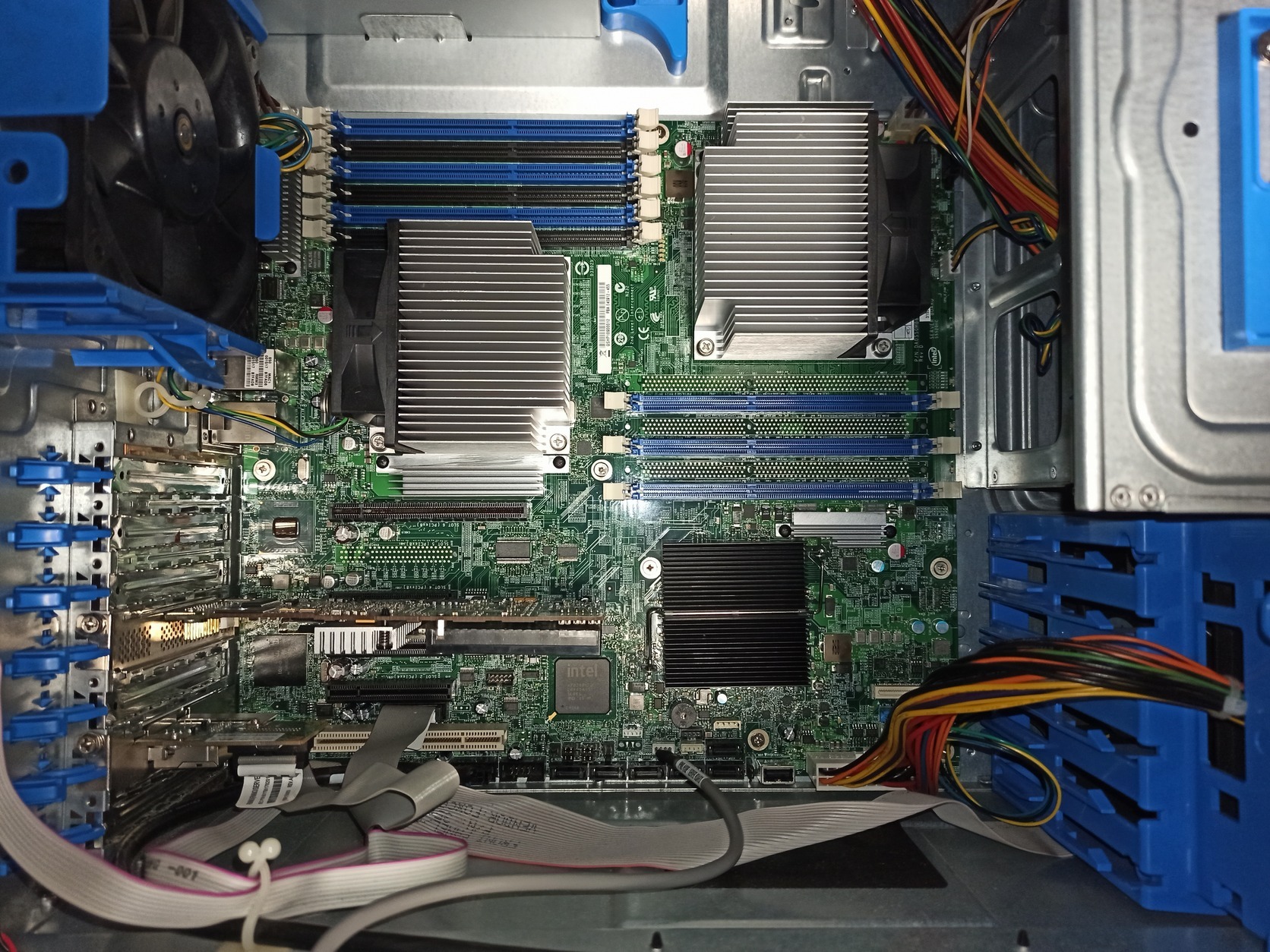 Intel szerver - SC5650DP / S5500HCV - HardverApró