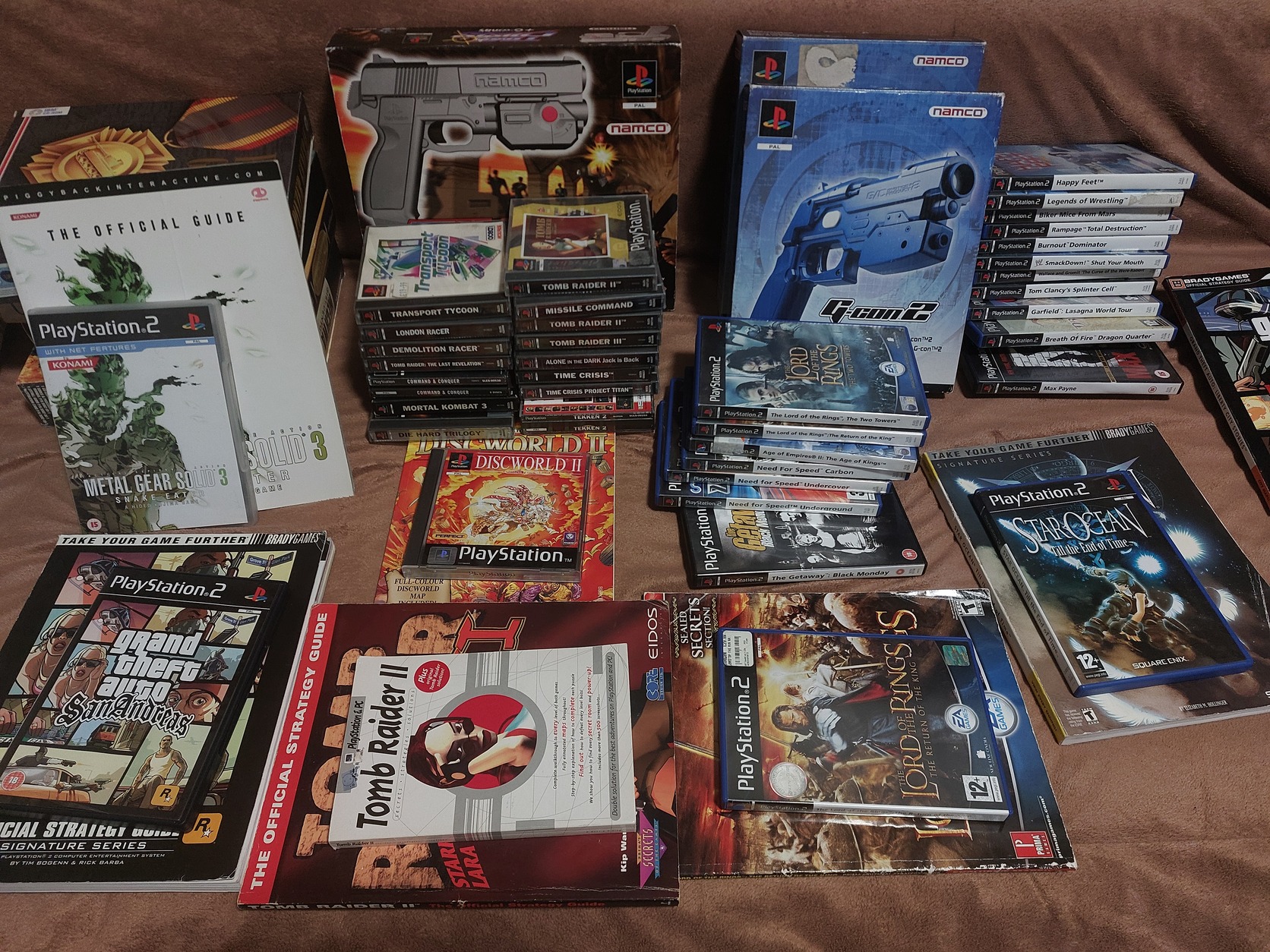 Playstation 1 - 2 játékok - guncon - strategy guide ok - HardverApró