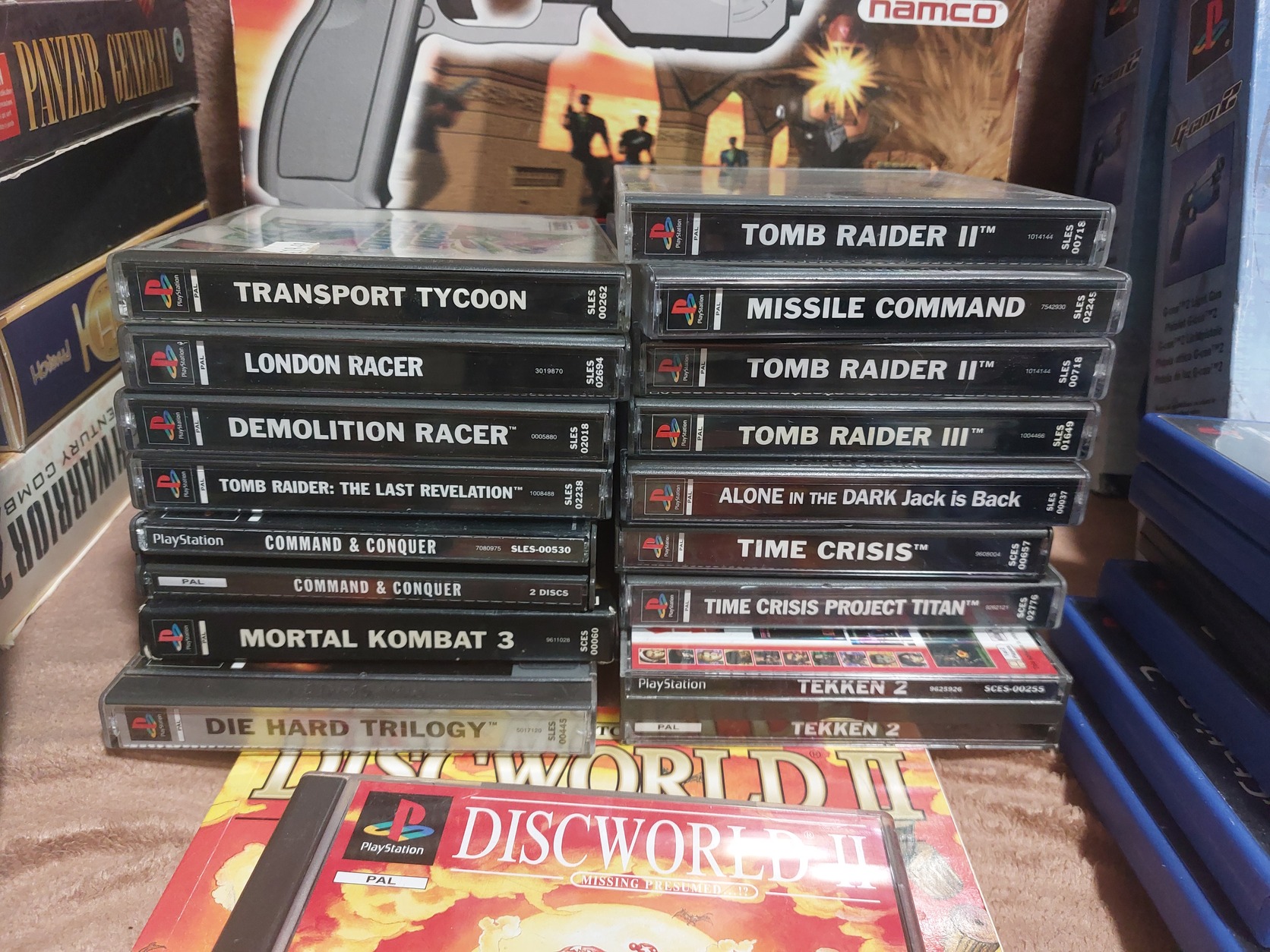 Playstation 1 - 2 játékok - guncon - strategy guide ok - HardverApró