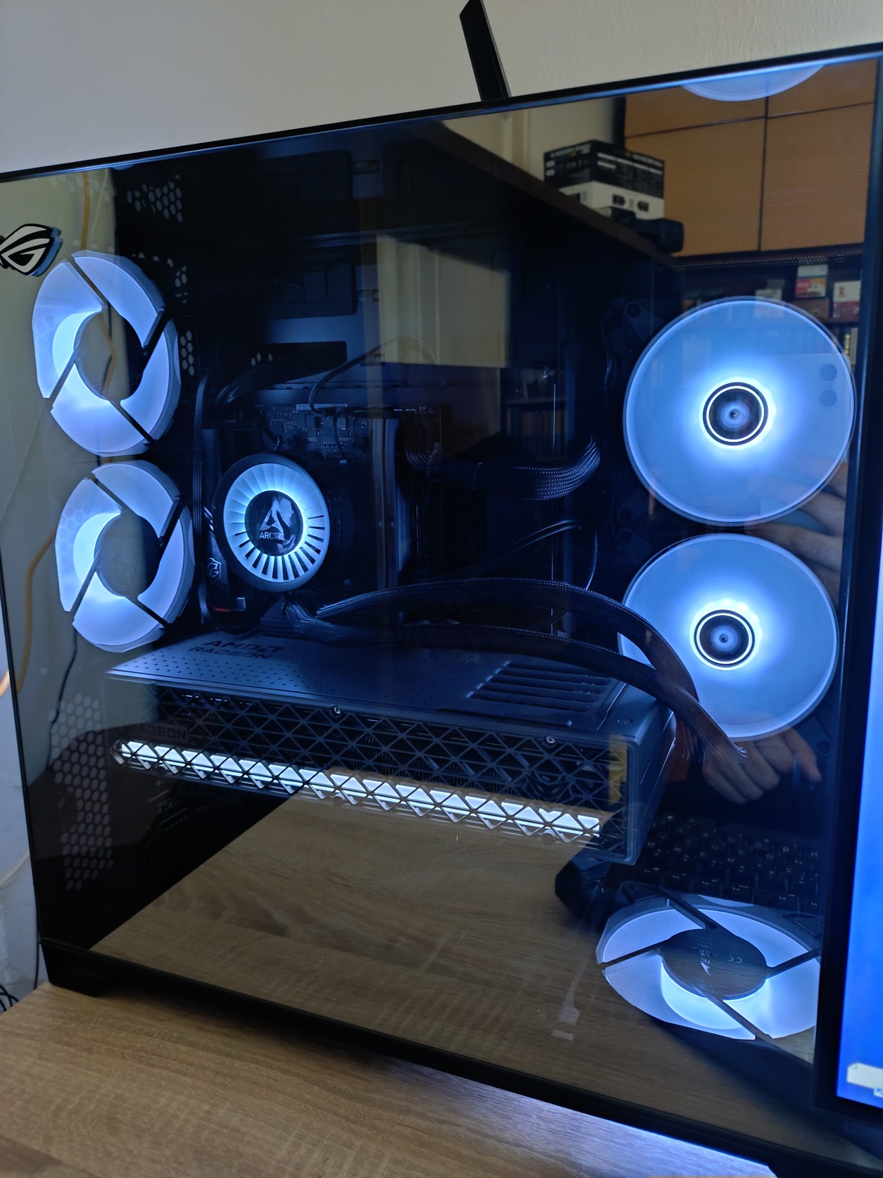 Lian Li O11 Vision Chrome, Opcionális alkatrészekkel. - HardverApró