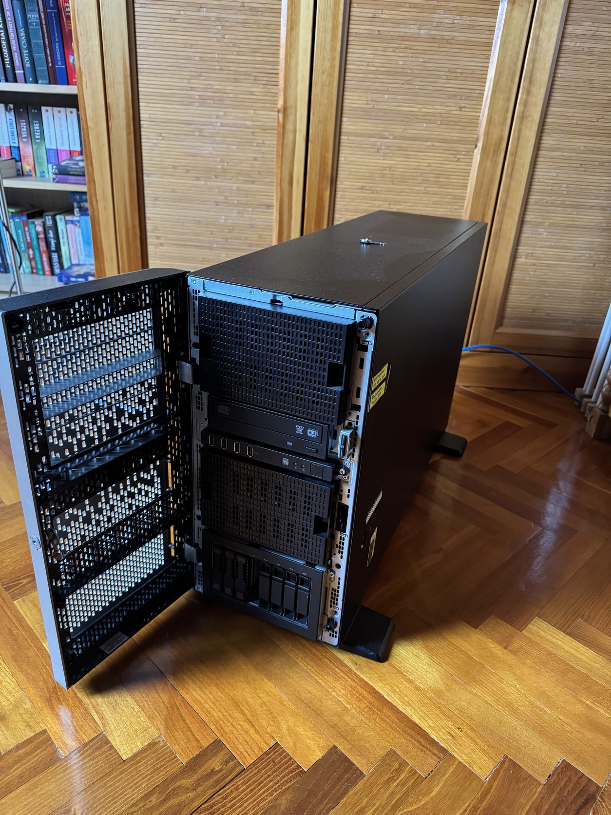 HP ML350p Gen8 - 8SFF, E5-2660v2, iLO4, akár 384 GB ECC RAM - HardverApró