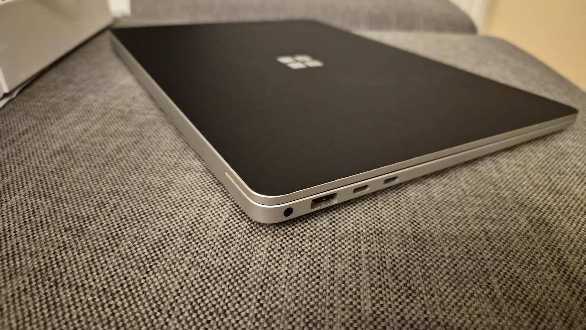 Surface Laptop 7 Copilot+PC magyar billyentyűzettel eladó - HardverApró