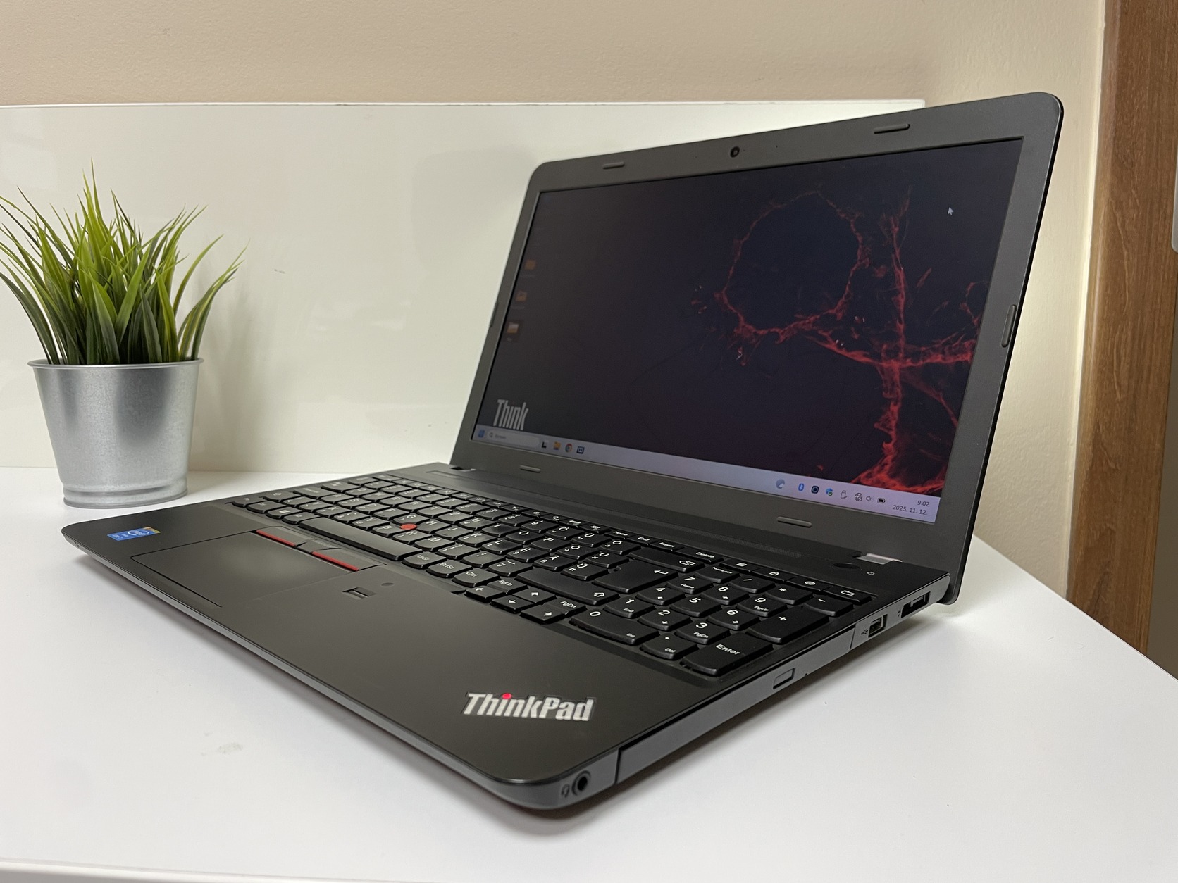 ThinkPad E550 // i7-5500U // 8GB DDR3 // Radeon R7 M265 2GB // 256GB ...