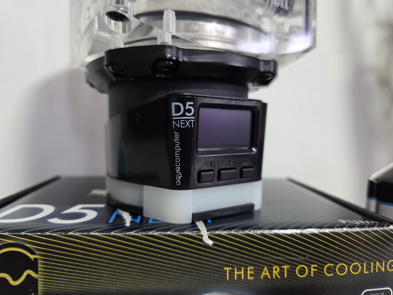 Aquacomputer D5 Next RGB pumpa + Alphacool Eisdecke TOP / Tartály ...