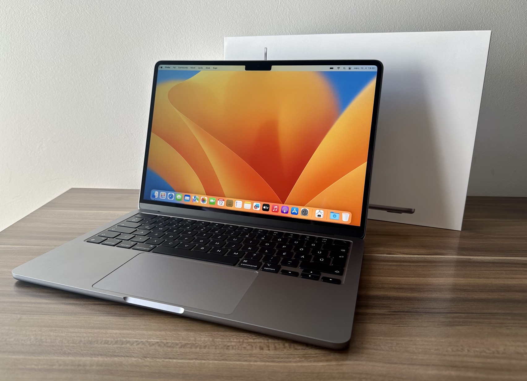 újszerű MacBook Air M2 256GB SSD space gray asztroszürke Apple magyar ...