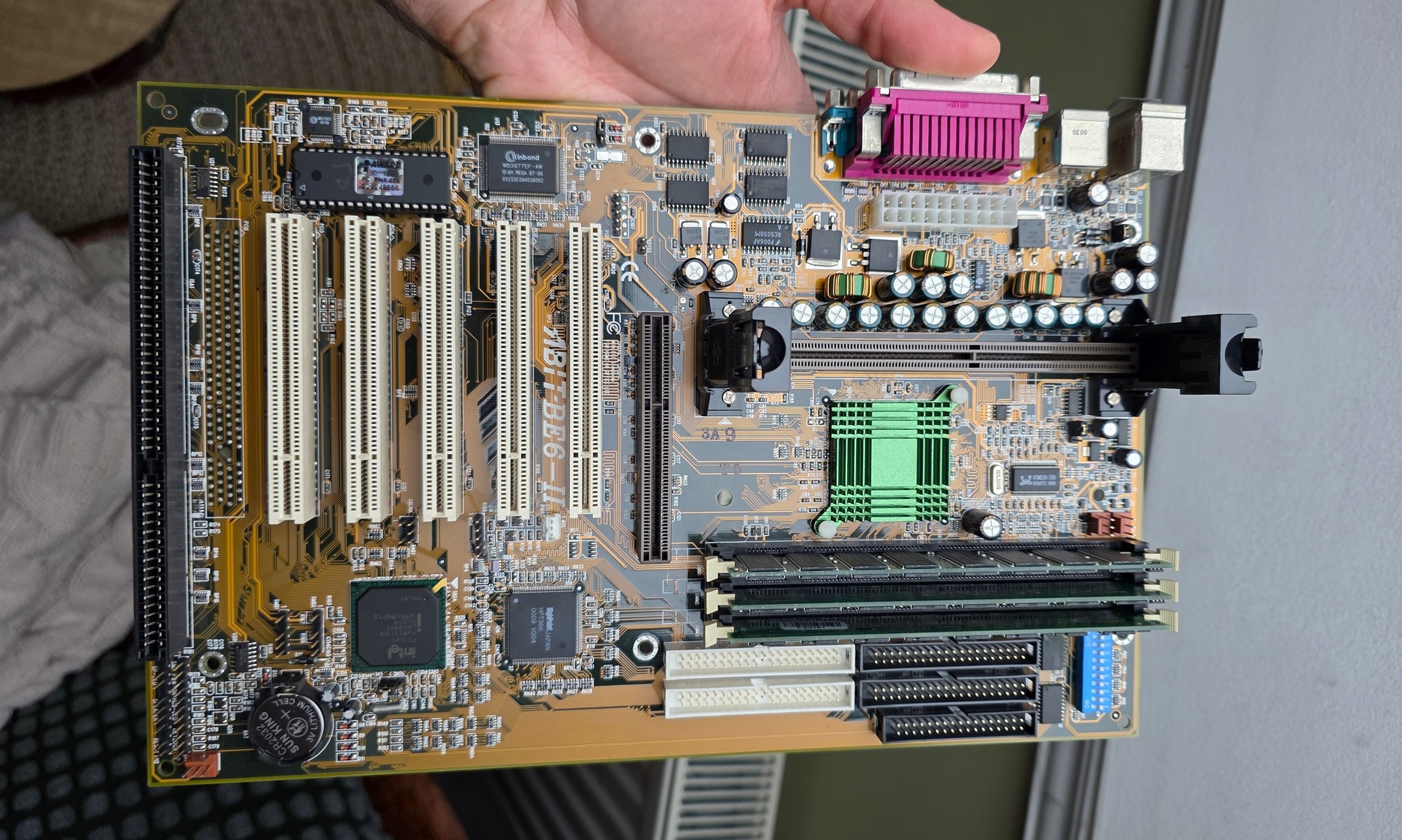 ABIT BE6-II RAID Slot1 / Intel Pentium II 333Mhz Slot1/ 128Mb SD ...