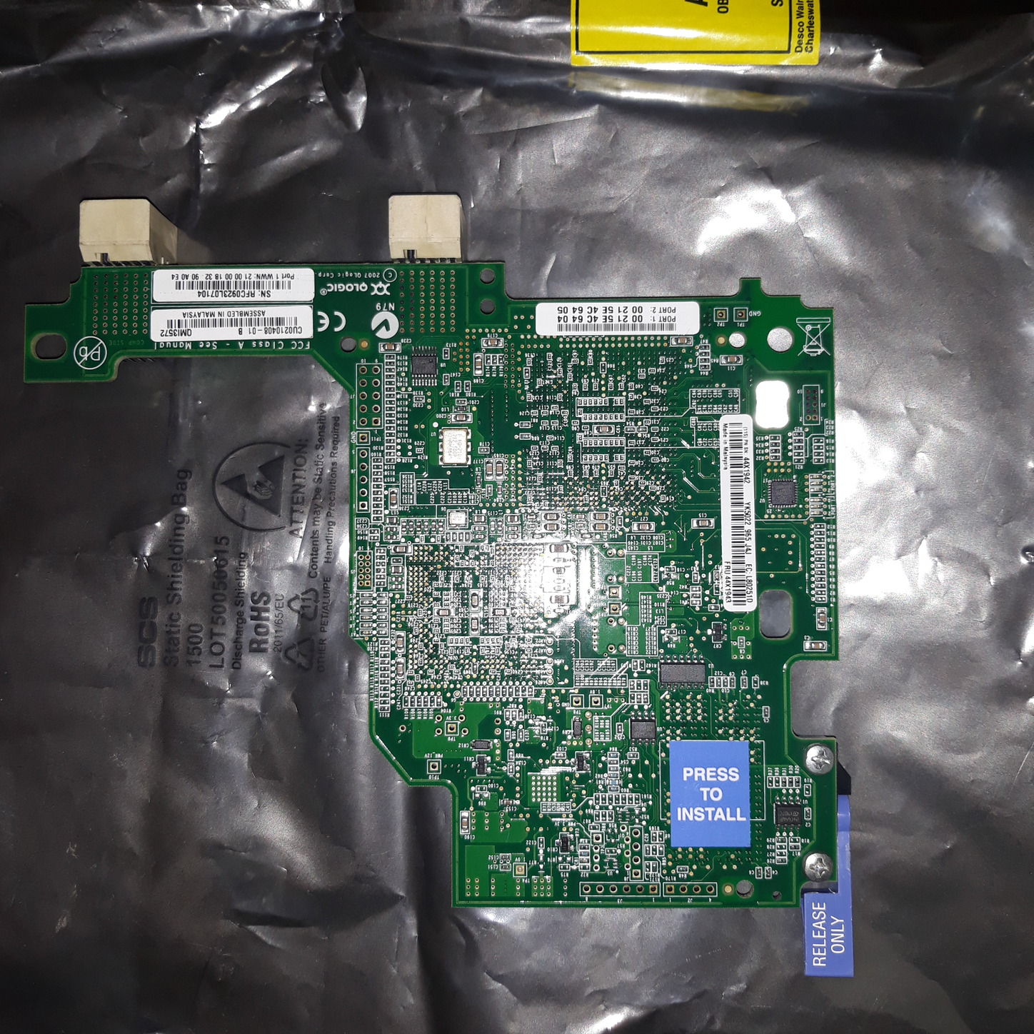 IBM BladCenter+Modulok + 10 db szerver (44 CPU core, 496 GB RAM ...