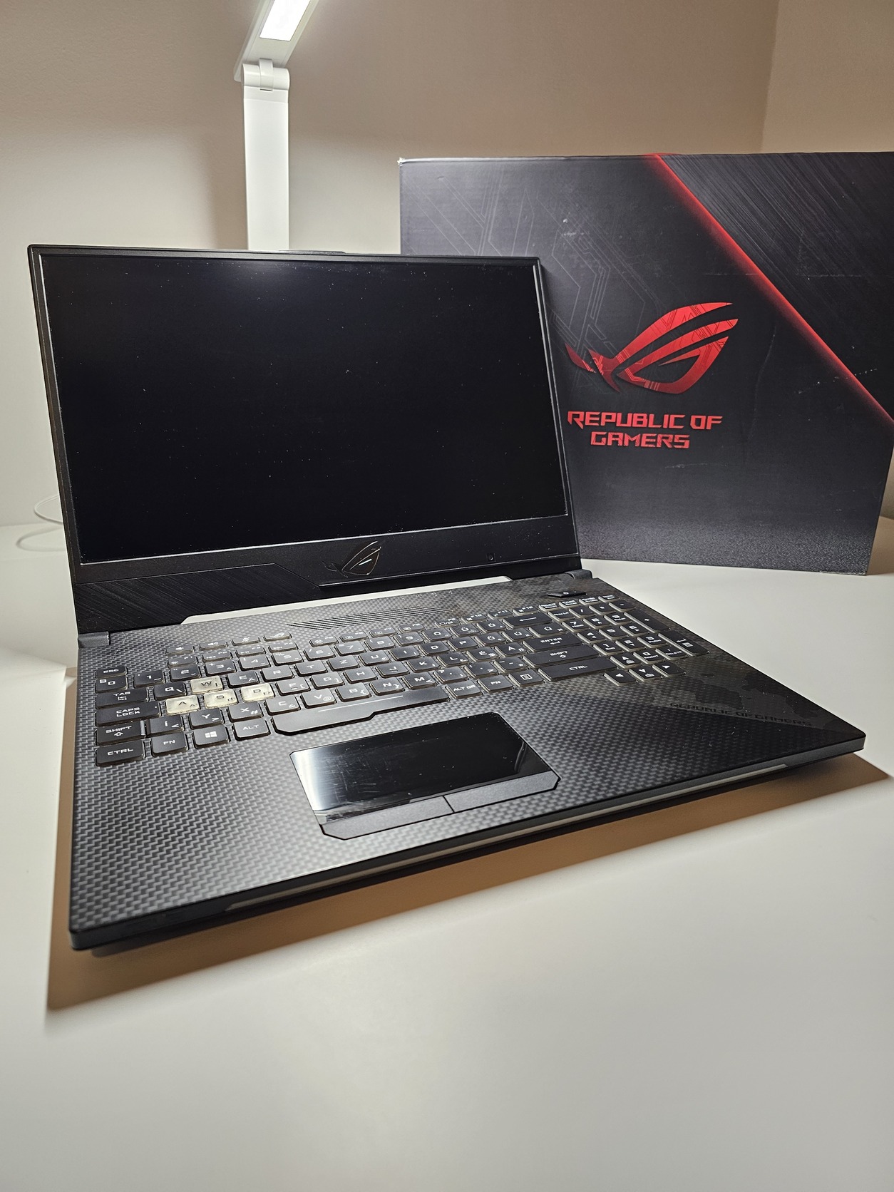Asus ROG Strix GL504 SCAR II - i7-8750H, GTX1060 - HardverApró