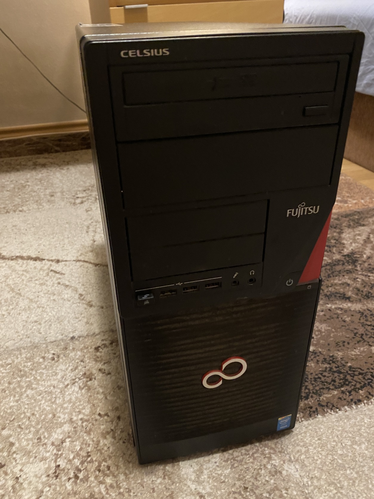 Fujitsu Workstation // Xeon E3-1246 ( I7-4770) // 16GB RAM // 500GB HDD ...