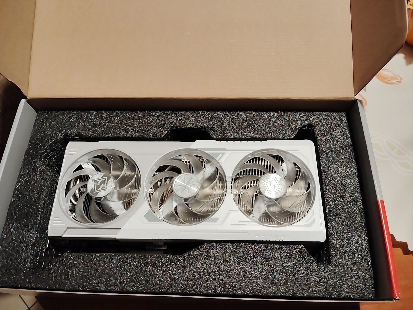 ASRock 9070xt 16gb Steel legend rgb garanciával - HardverApró