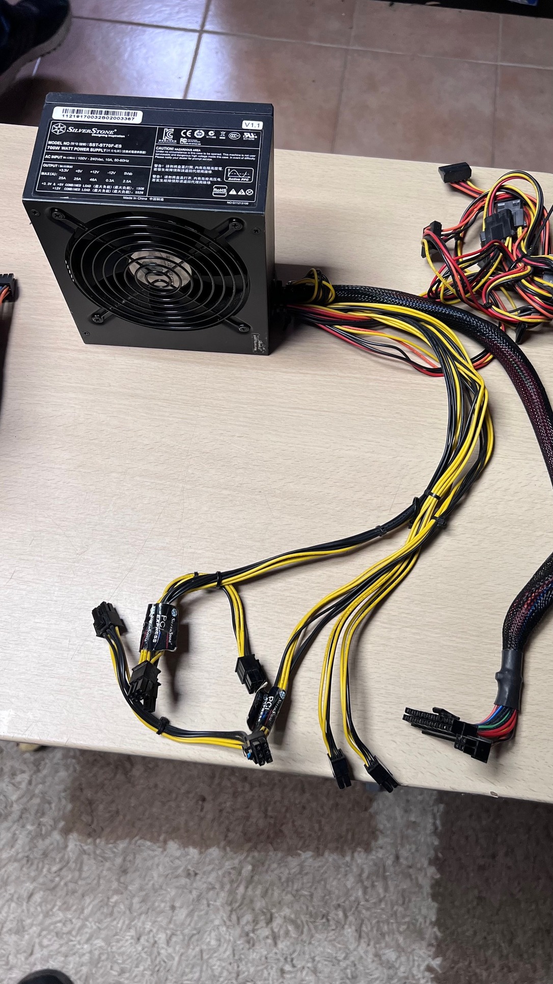 SilverStone Strider Essential 80Plus 700W és Thermaltake Hamburg 530W ...