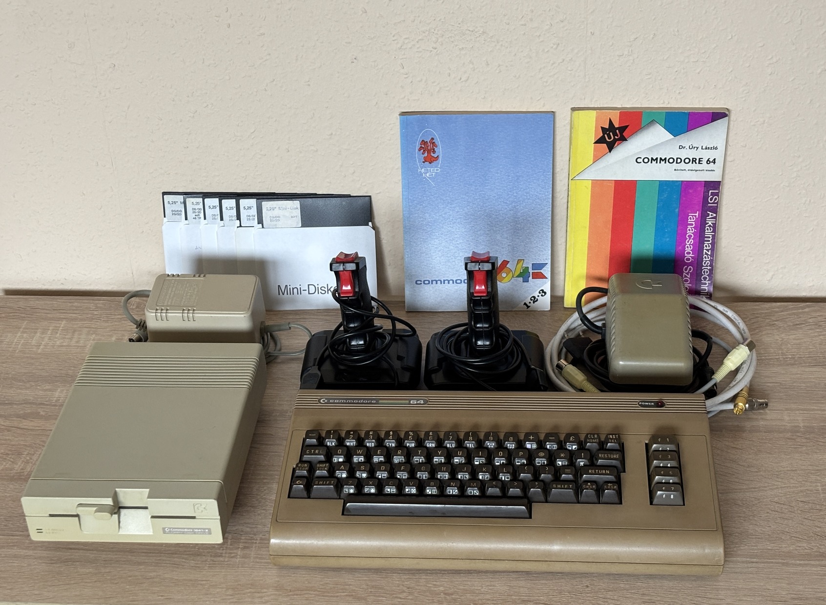 Commodore 64 teljes szett, 100% tesztelt, 52 játékkal - HardverApró