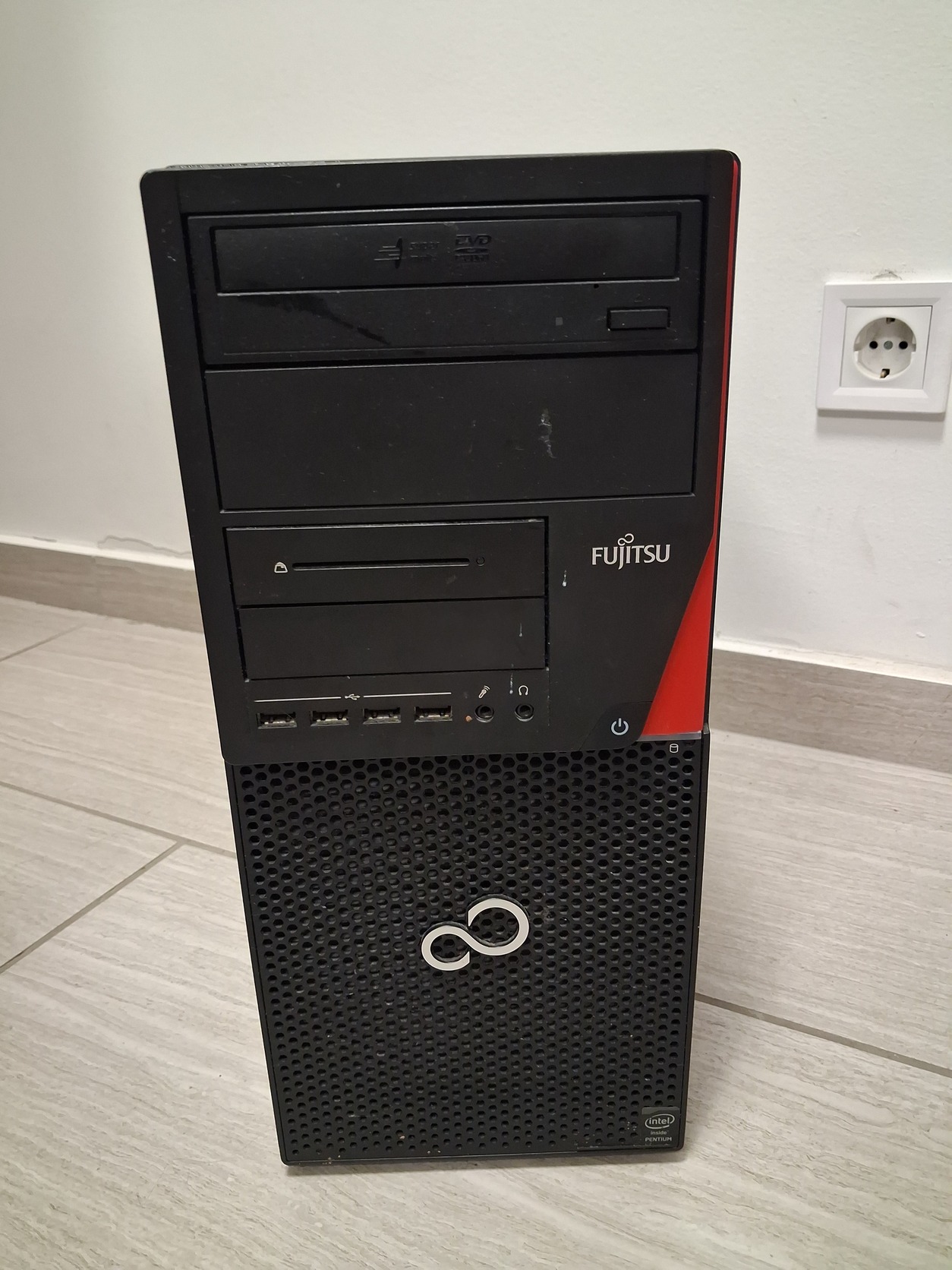 Fujitsu asztali gép - HardverApró