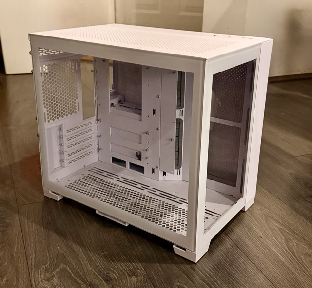 Lian Li O11 Dynamic Mini Snow Edition (ITX/mATX/ATX) - HardverApró