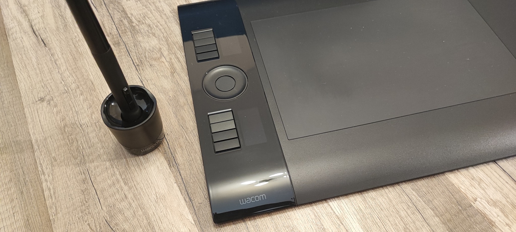 Wacom Intuos4 M digitalizáló tábla tartozékokkal. - HardverApró