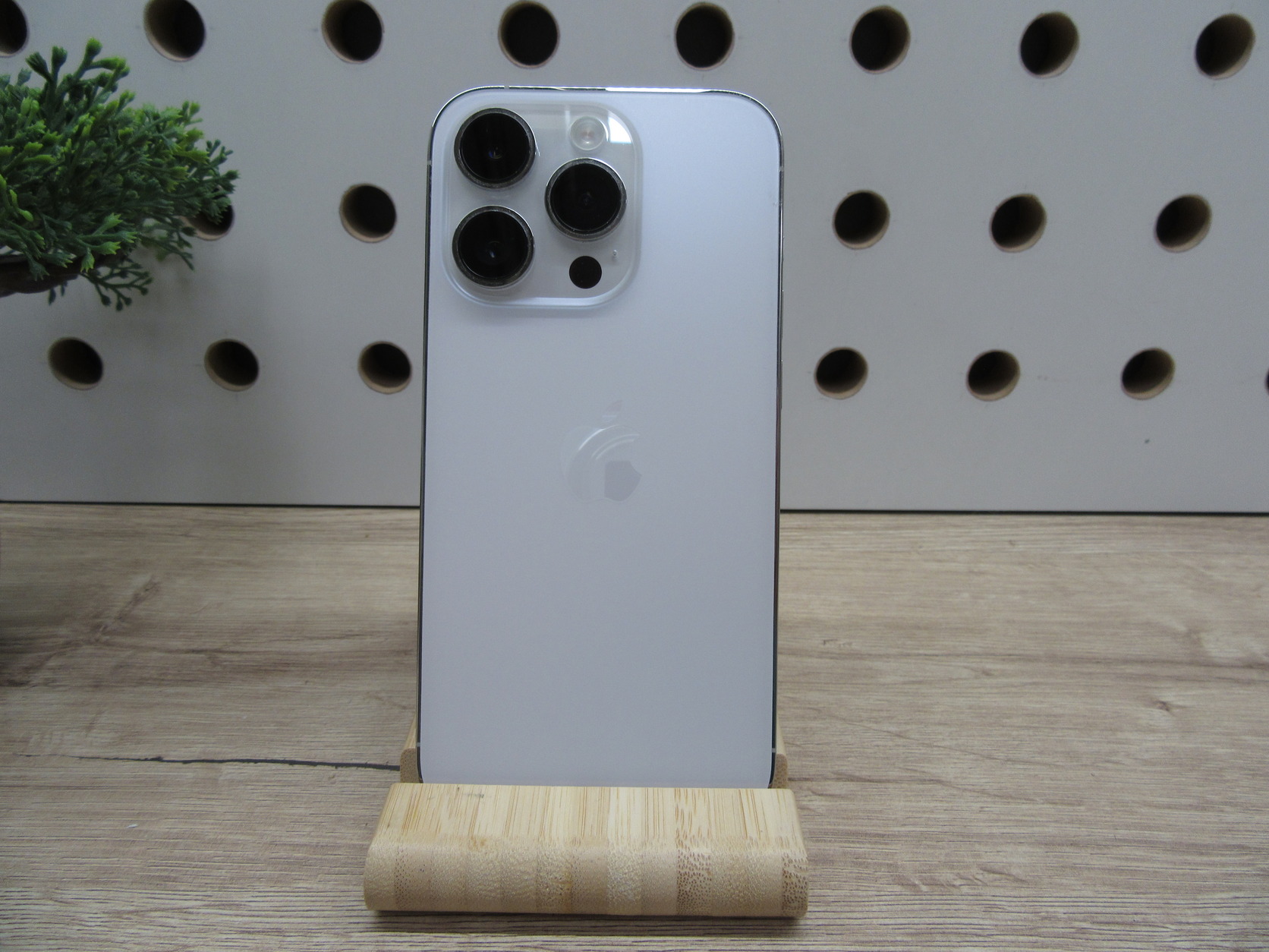 Apple iPhone 14 Pro Silver ProMotion 120 Hz, 48 MP kamera, Dynamic Island 128 GB 95% - HardverApró