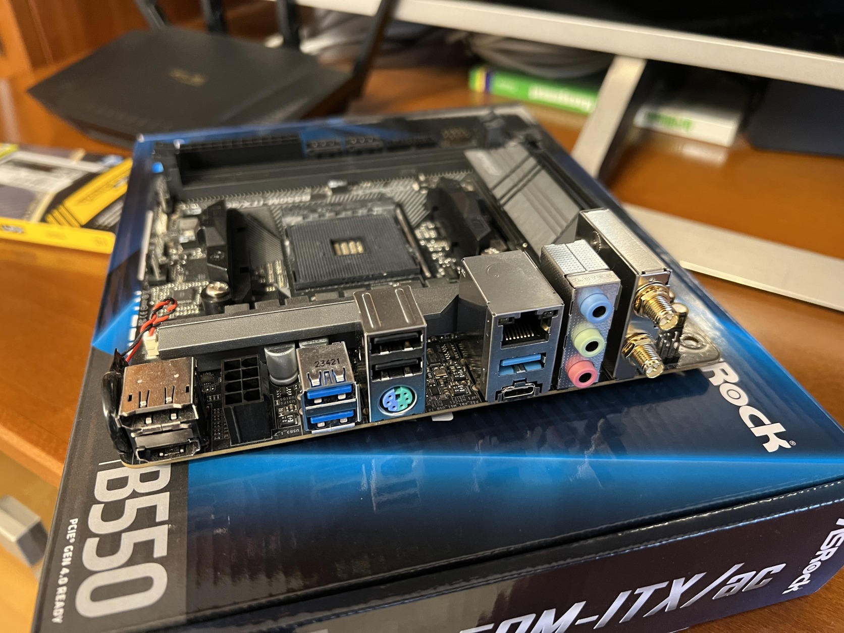 Asrock B550M-ITX wifi alaplap, teljes dobozos, 2 ev garanciaval ...