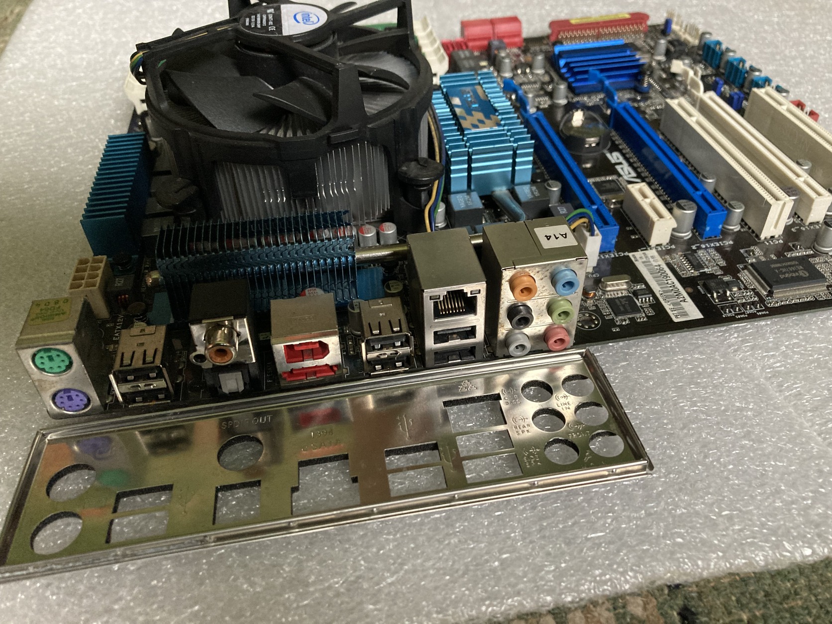 ASUS P6T SE alaplap+ Intel Core i7-920+3x2 GB DDR3 RAM - HardverApró