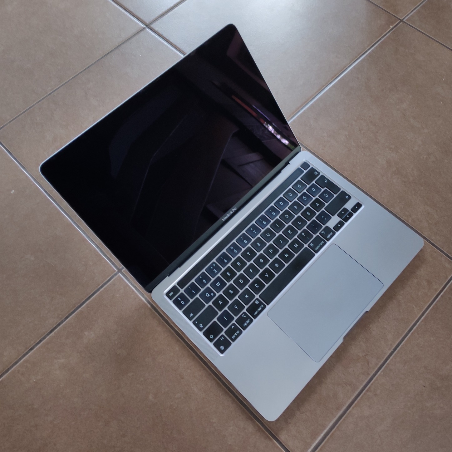 Macbook Pro 13" - 2020, 4 mag i7, 32 GB RAM, 1 TERA SSD, touchbar ...