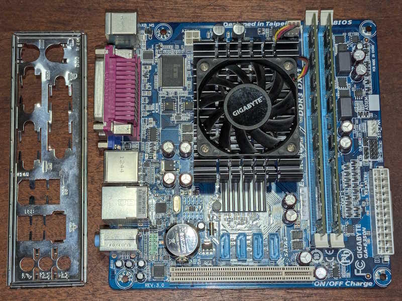 Gigabyte GA-E350N (rev. 3.0) Mini-ITX alaplap + 4GB RAM (árcsökkentés ...