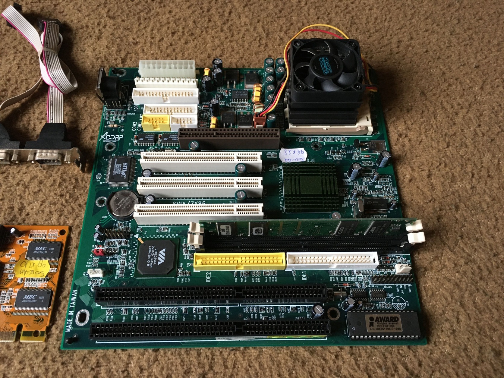 Acorp 6VIA/ZX85 AT Ver:1.3 alaplap + Proci + Cpu venti + Ram + VGA ...