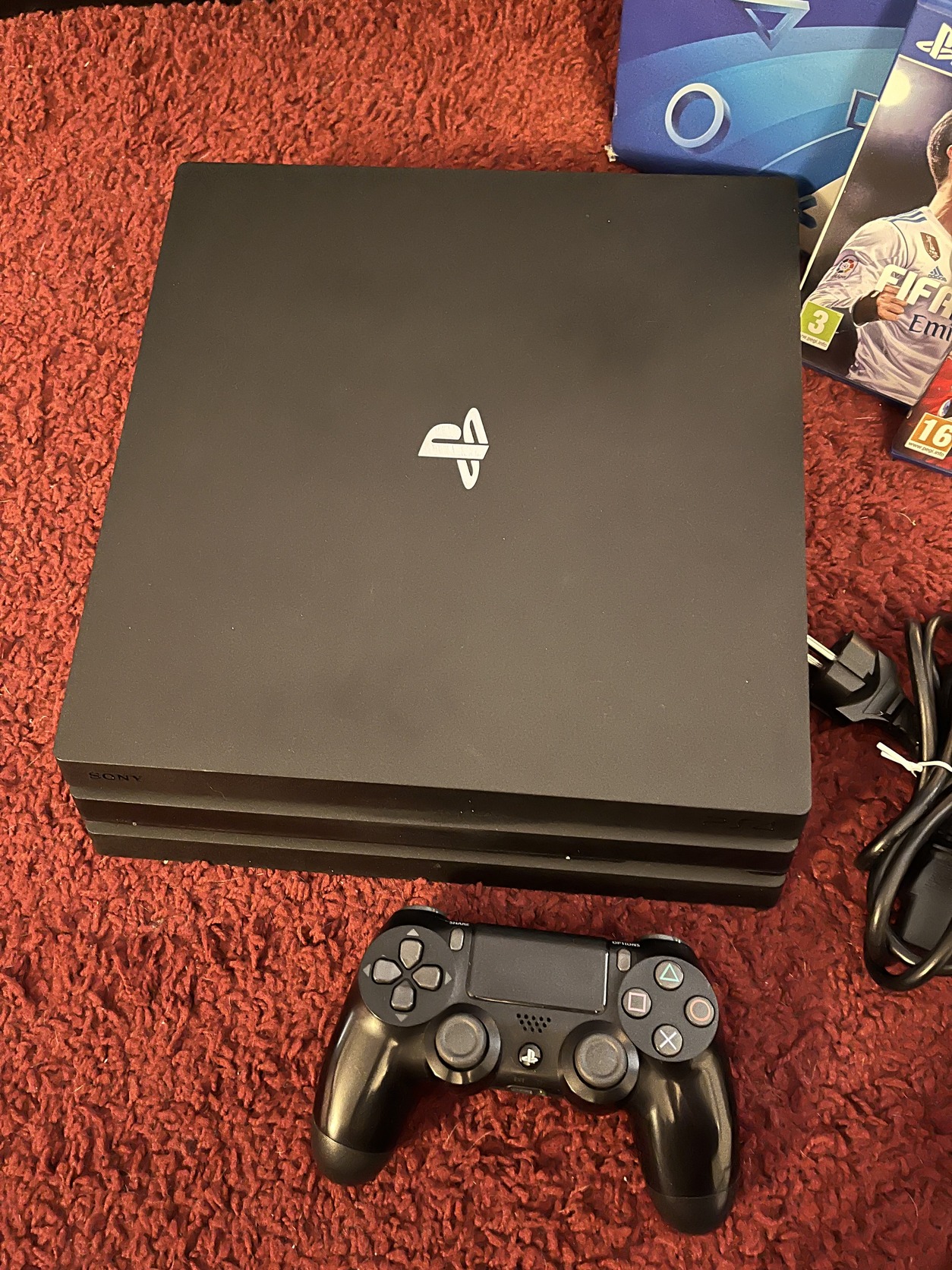 Playstation 4 PRO 1 TB Dobozában, 2 játékkal - HardverApró