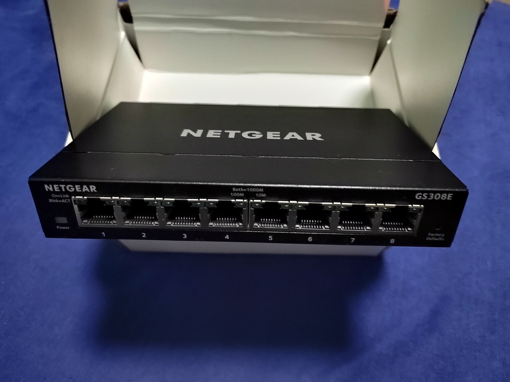 NETGEAR GS308E Új! Gigabit 8port Fém ház - HardverApró