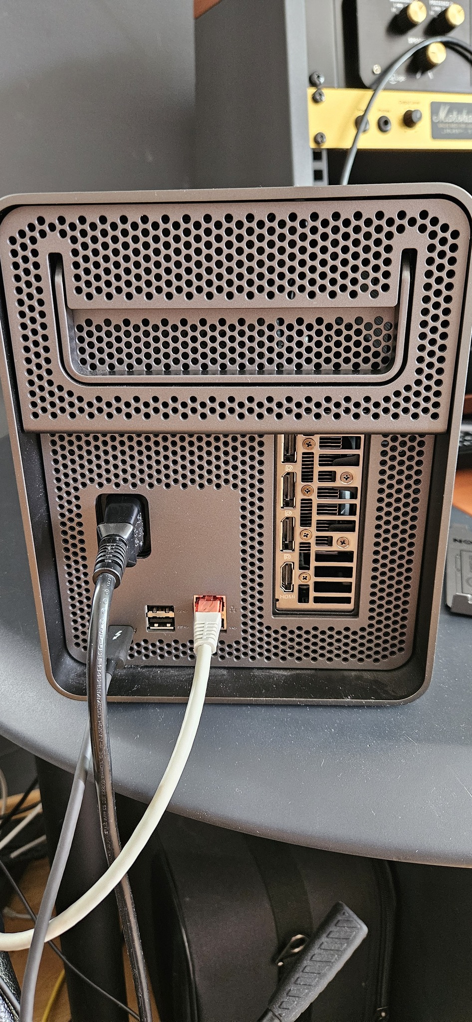 Lenovo Legion BoostStation Thunderbolt EGPU/HDD/NET/USB3 Dock - HardverApró