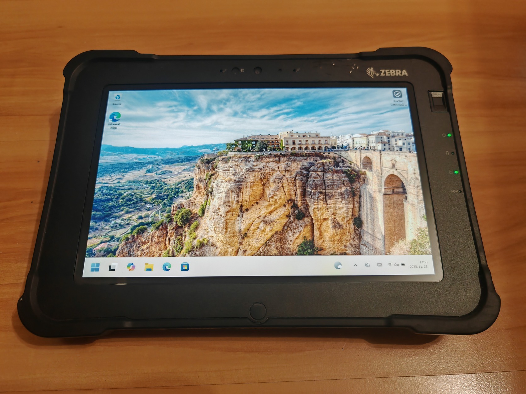 Zebra XPLORE IX101L2, Rugged tablet, i5 8250u, 10" érintő, 256Gb SSD ...