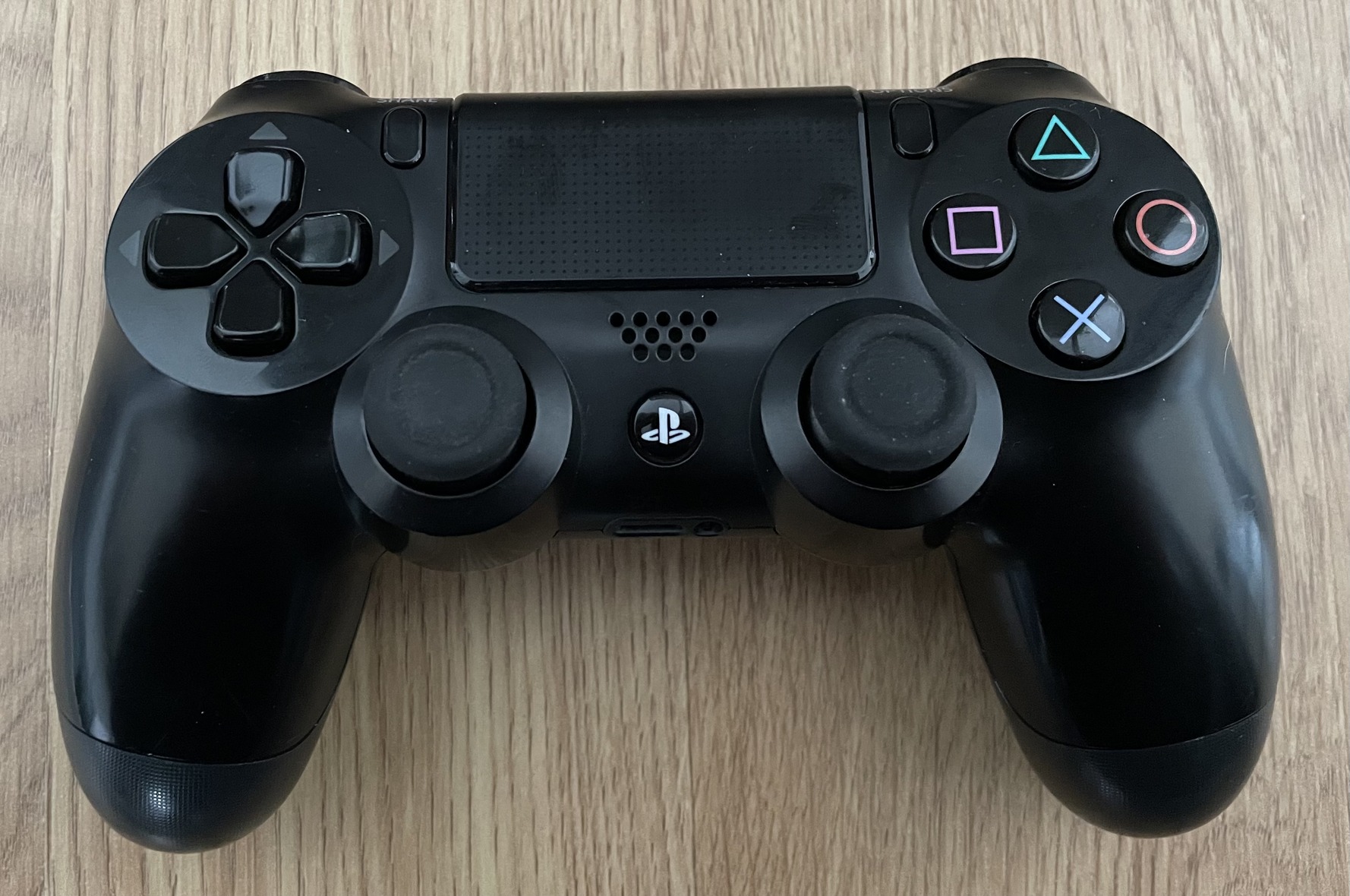Sony PS4 Pro 1TB GoldHEN konzol - HardverApró