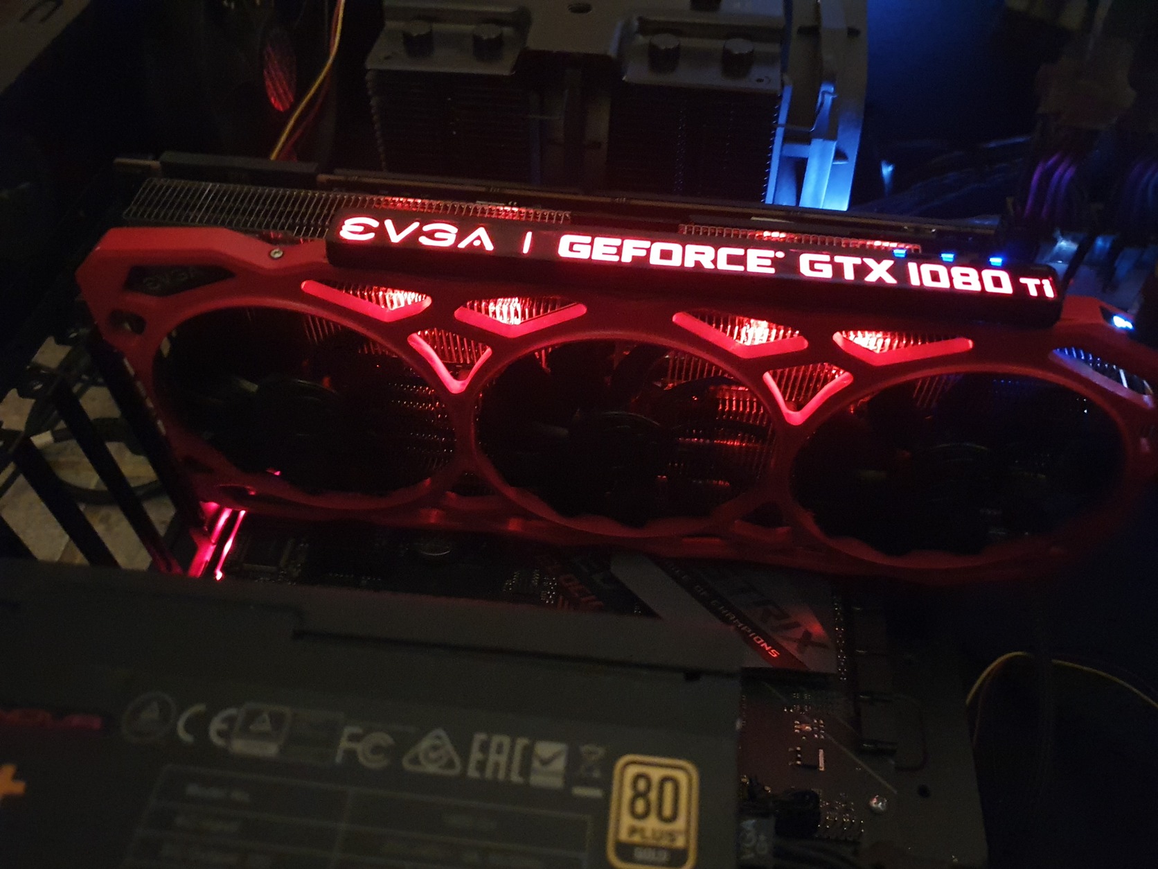 EVGA GeForce GTX 1080 Ti FTW3 ELITE GAMING RED - HardverApró