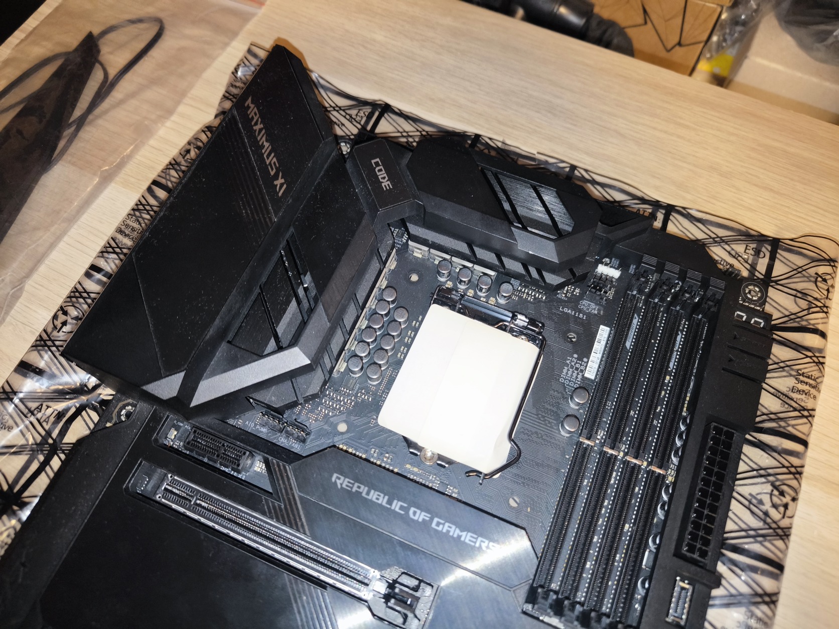 ASUS ROG Maximus XI Code Z390 Extrém Alaplap - HardverApró