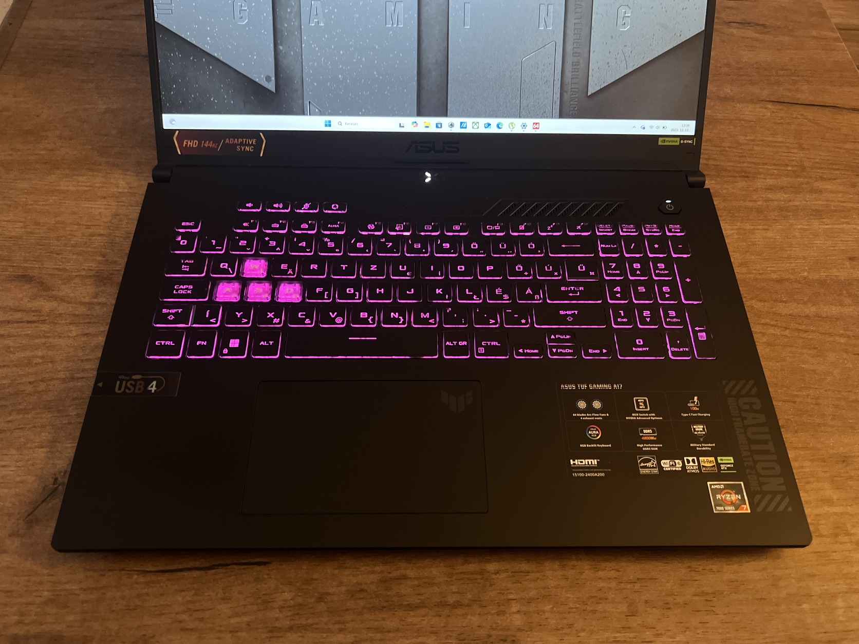 ASUS TUF 2027.12hó Garis Óriás Gamer Laptop 17" 144hz Ryzen 7 7735HS ...