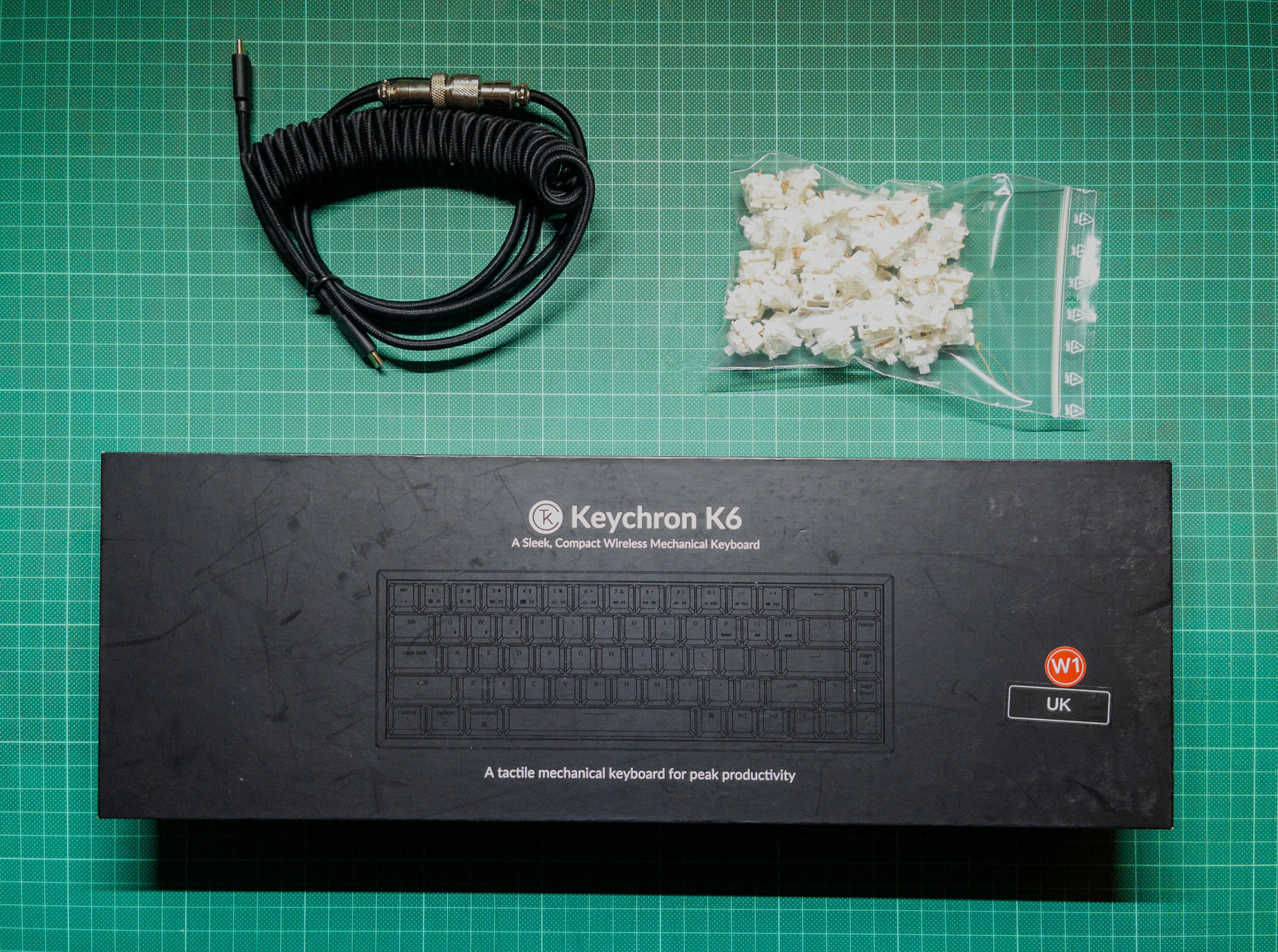 KEYCHRON K6 Wireless RGB Gateron Hot Swap Red UK Angol fekete - HardverApró
