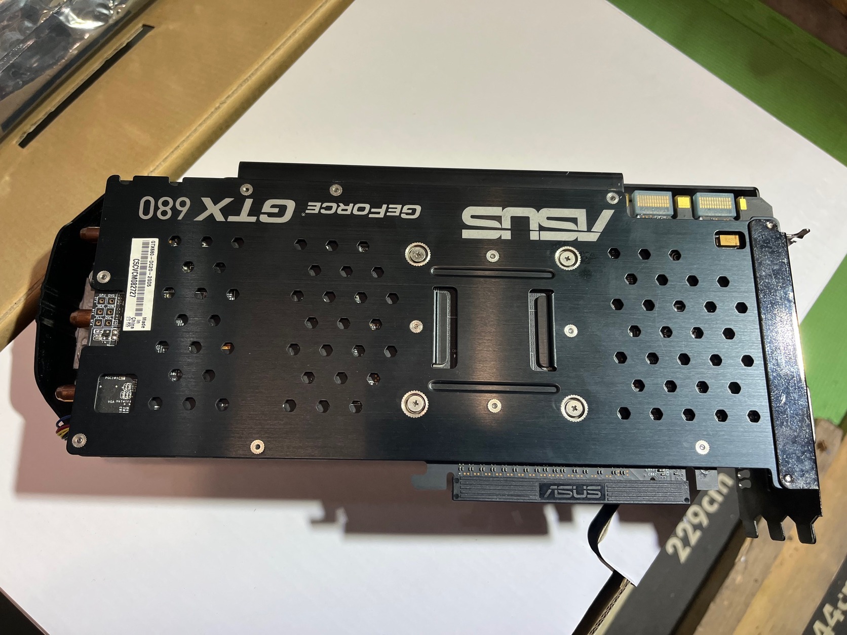 Asus GTX680 - HardverApró