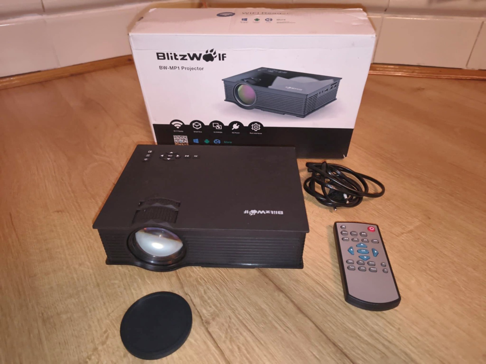 BlitzWolf BW-MP1 LED-projektor. Nem HD, csak: 800x480. De HD-(1080p ...