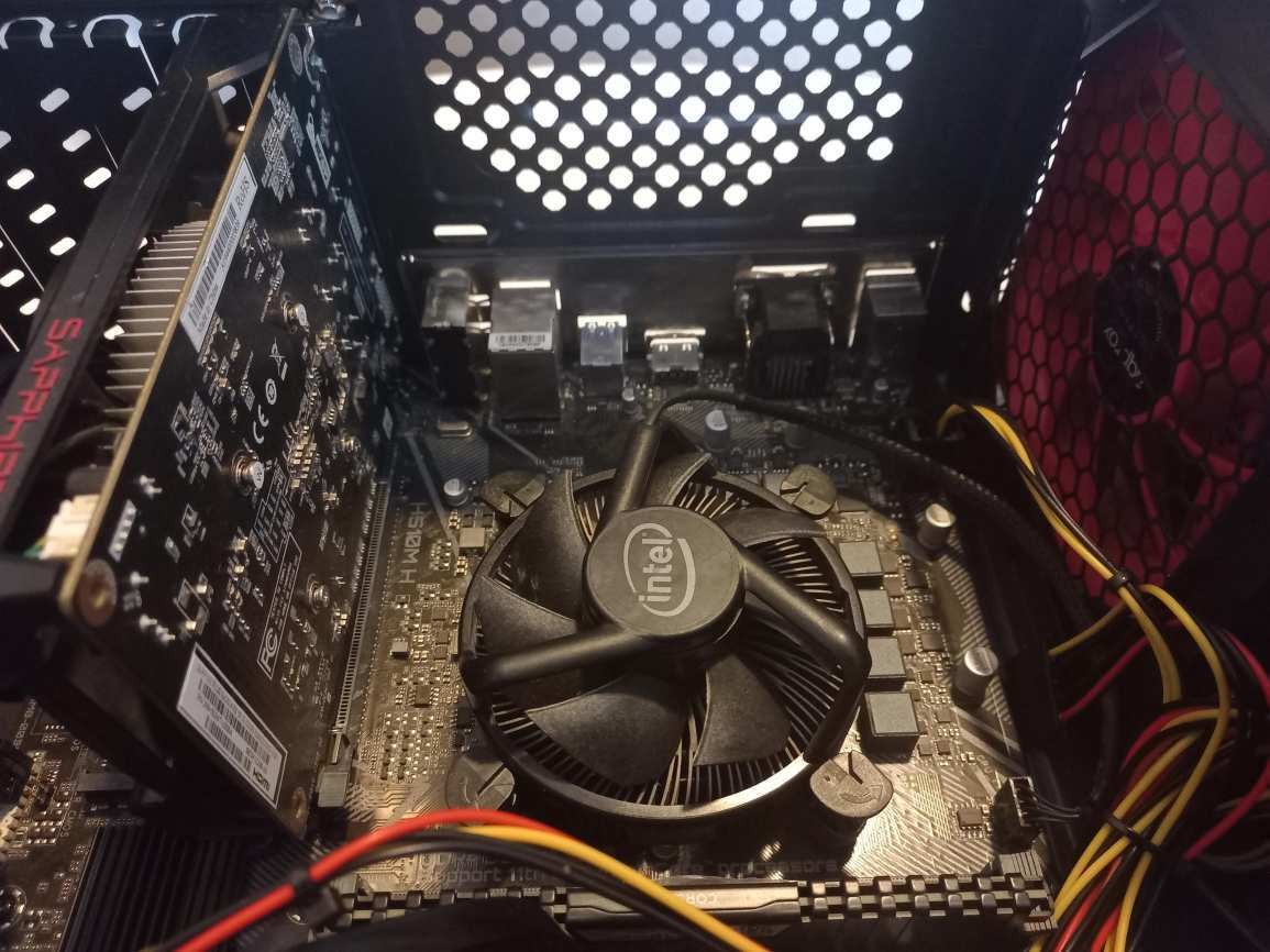 10. gen LGA1200 Intel Core(TM) i3-10105F CPU 4,4GHz Turbo Frequency - HardverApró