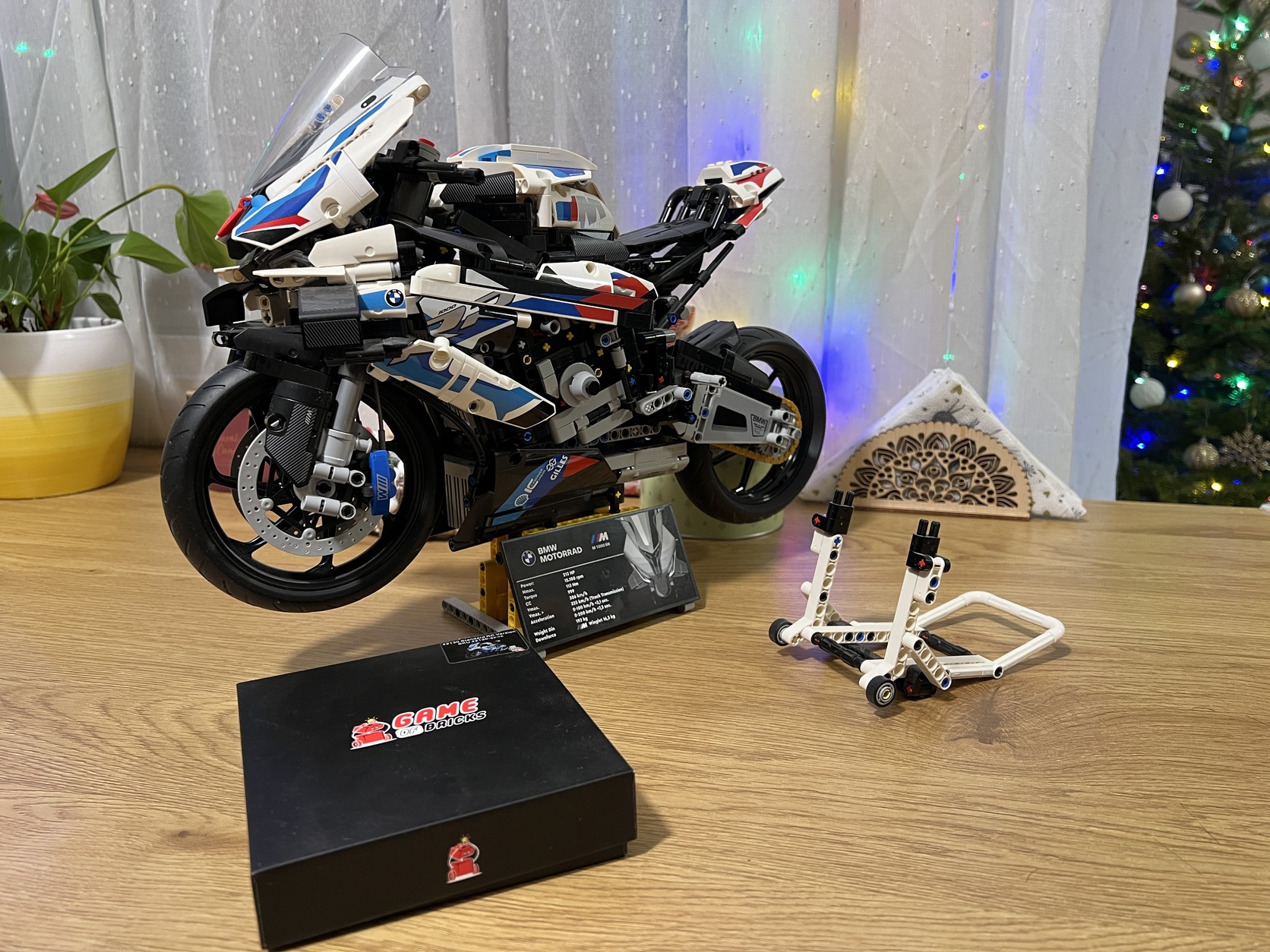 Eladó összeépített LEGO szettek /BMW M 1000RR/Star Wars BD-1/ - HardverApró