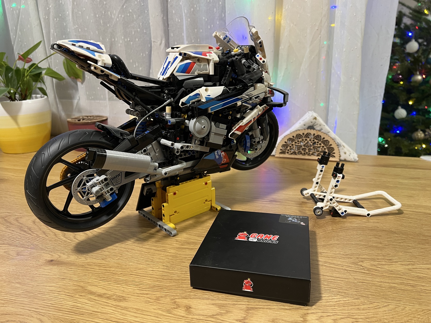 Eladó összeépített LEGO szettek /BMW M 1000RR/Star Wars BD-1/ - HardverApró