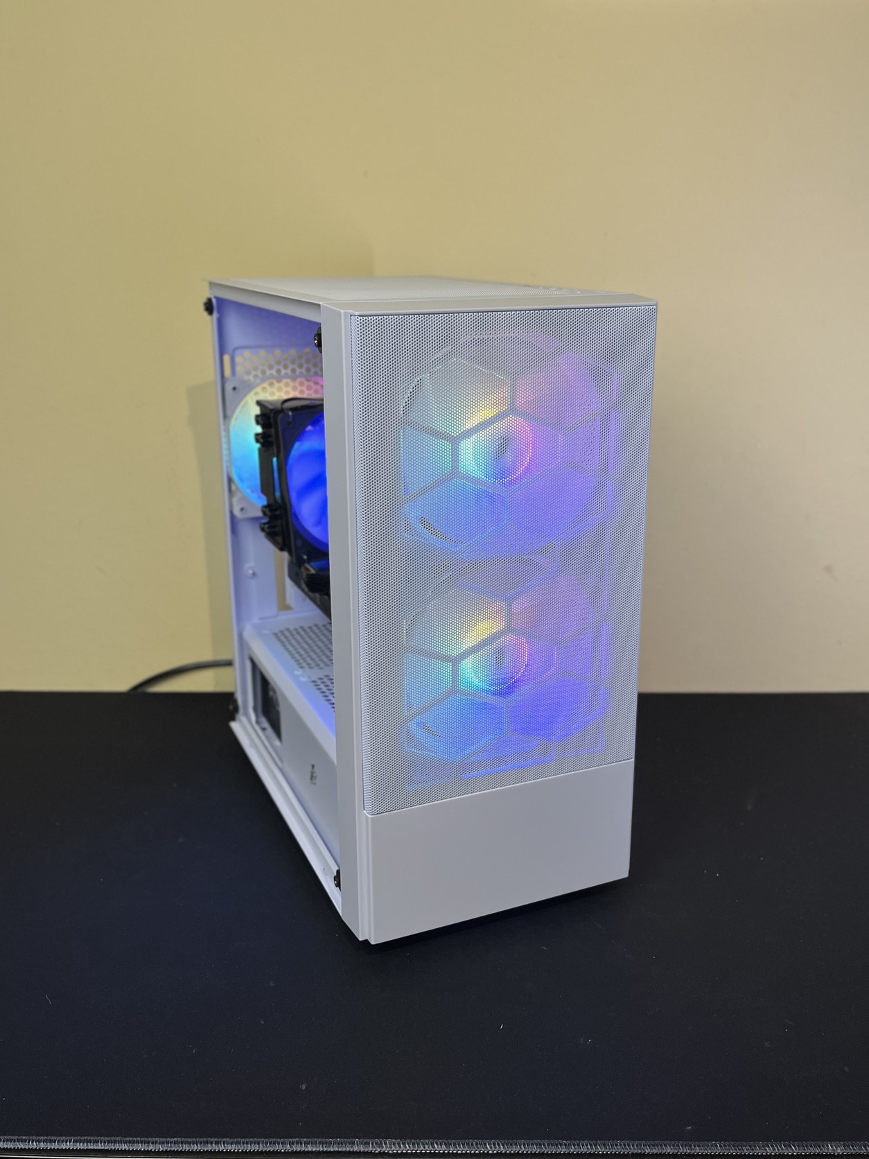 white GAMER PC : i7-6700, 16GB, GTX 1660 Ti - HardverApró